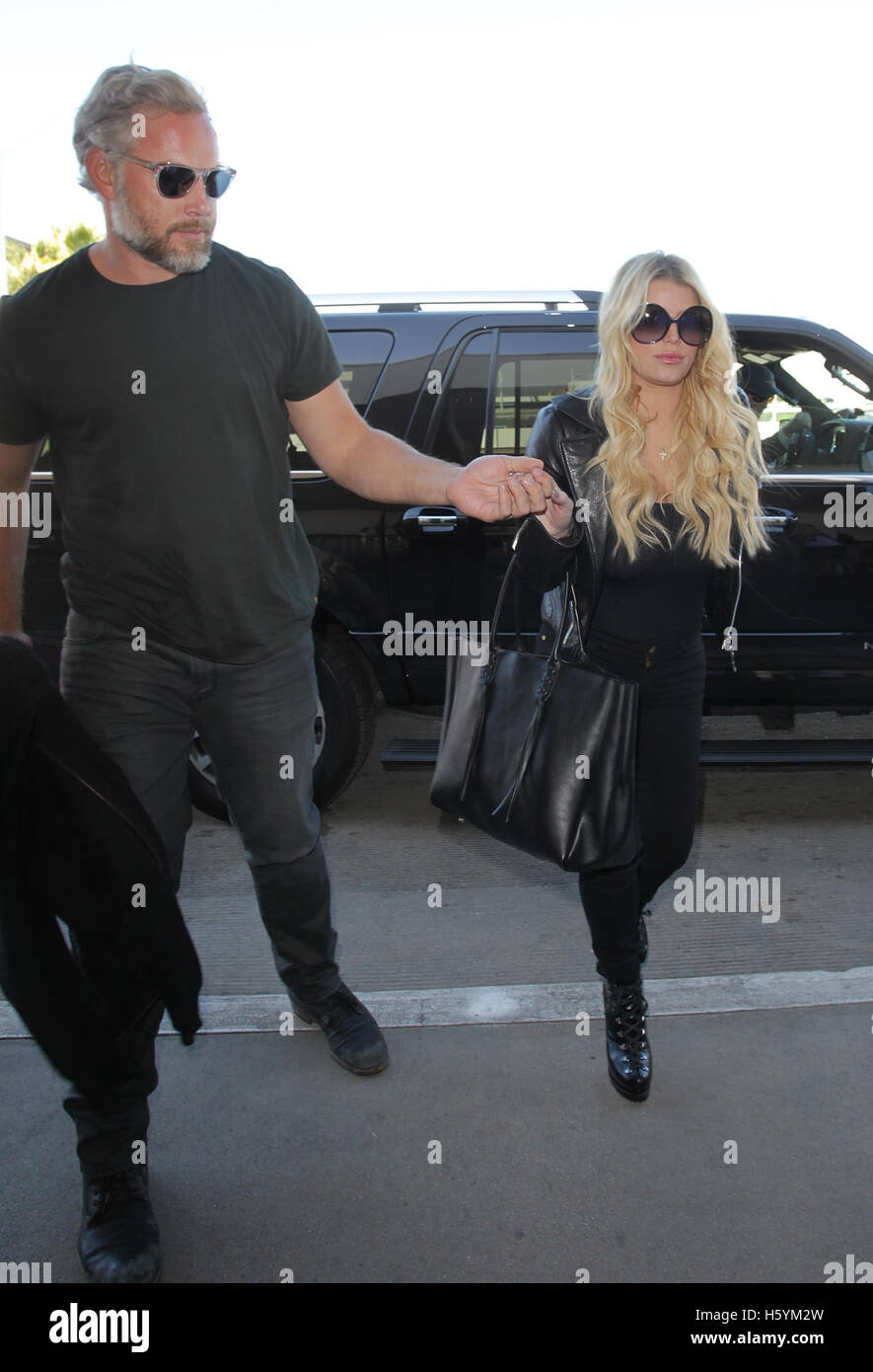 Los Angeles, Ca, USA. 22nd Oct, 2016. Eric Johnson and Jessica Simpson ...