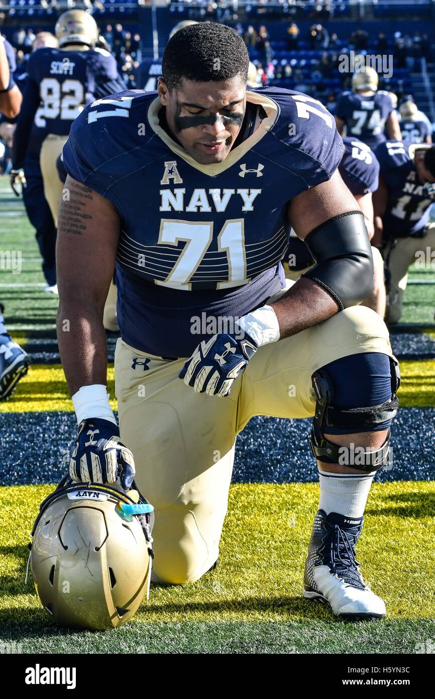 Annapolis, Maryland, USA. 22nd Oct, 2016. Naval Academy right guard ...
