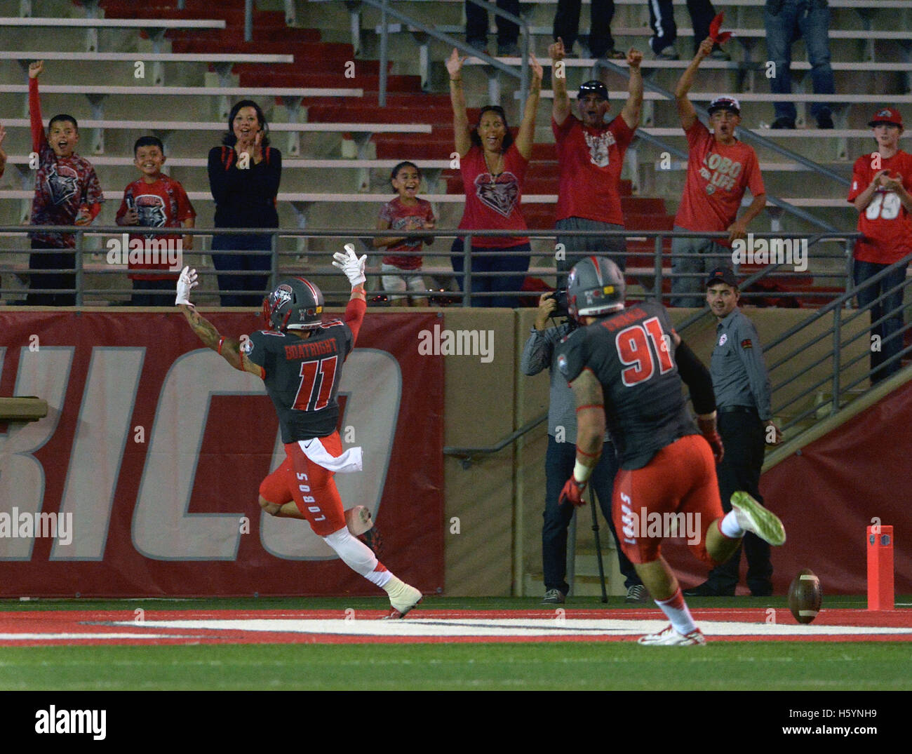 Usa. 22nd Oct, 2016. SPORTS -- UNM's Jadon Boatright, 11, celebrates ...