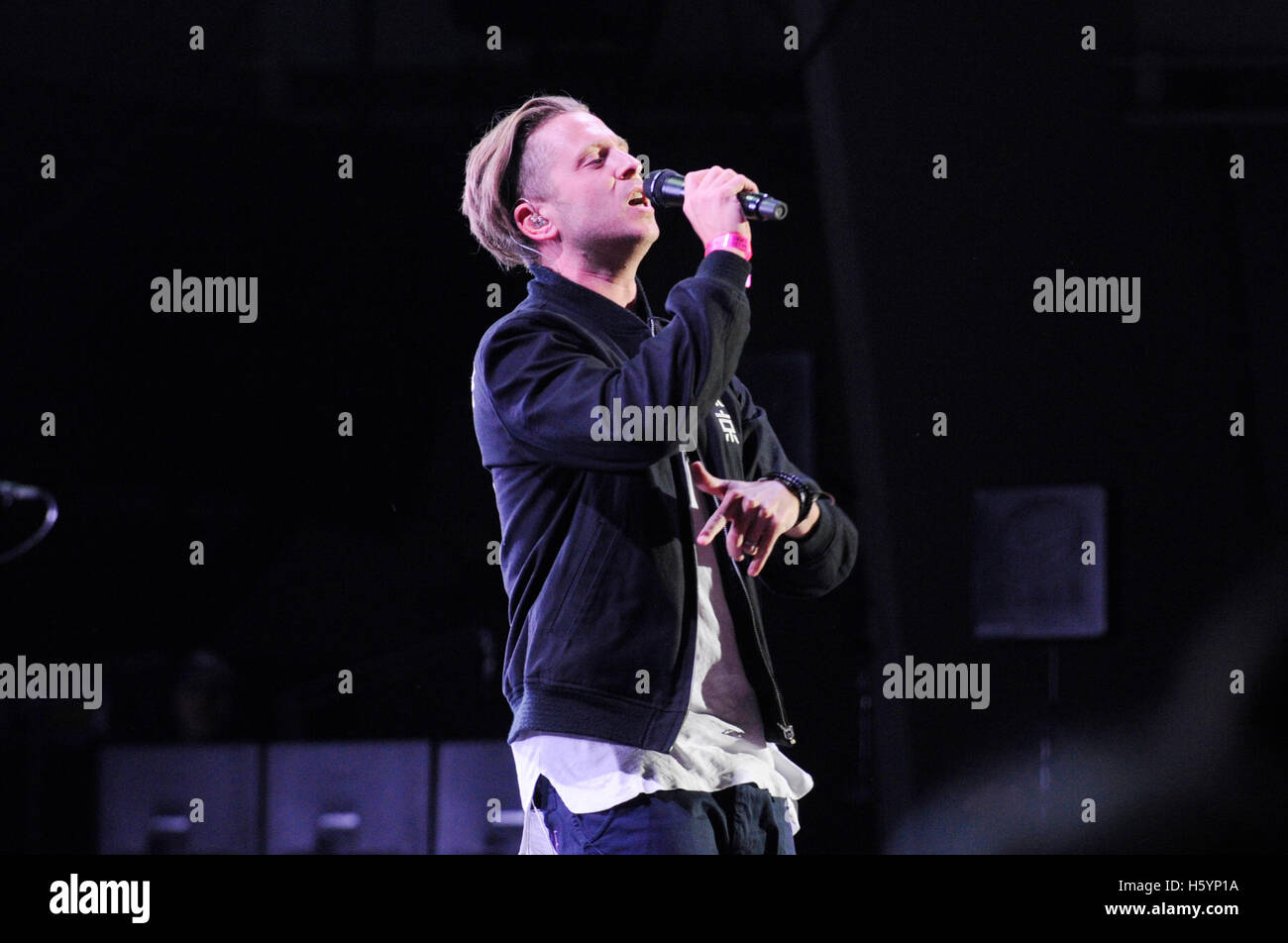 Hollywood, California, USA. 22nd October, 2016. Ryan Tedder of ...