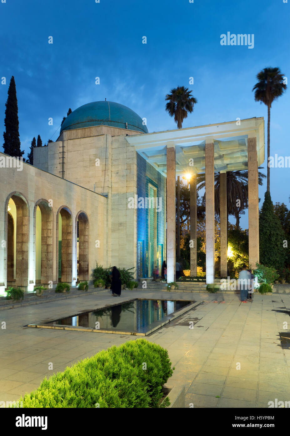 Tomb of famous persian poet Saadi by night, Shiraz, Iran Stock Photo ...