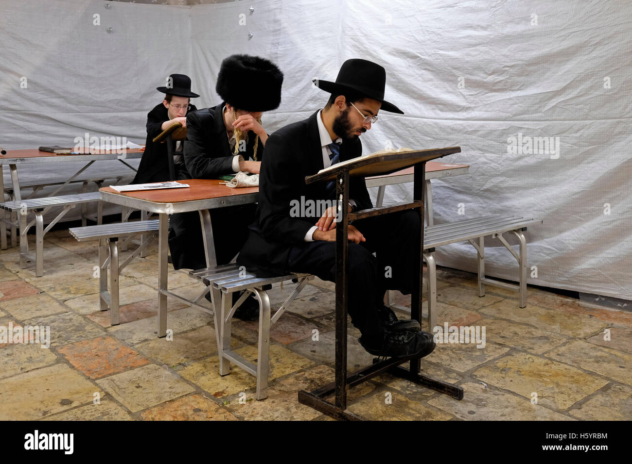 Sukkot booth hi-res stock photography and images - Alamy