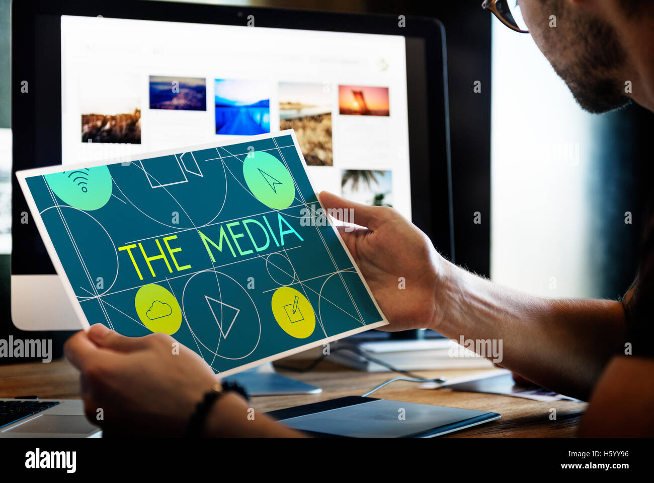 Internet multimedia hi-res stock photography and images - Alamy