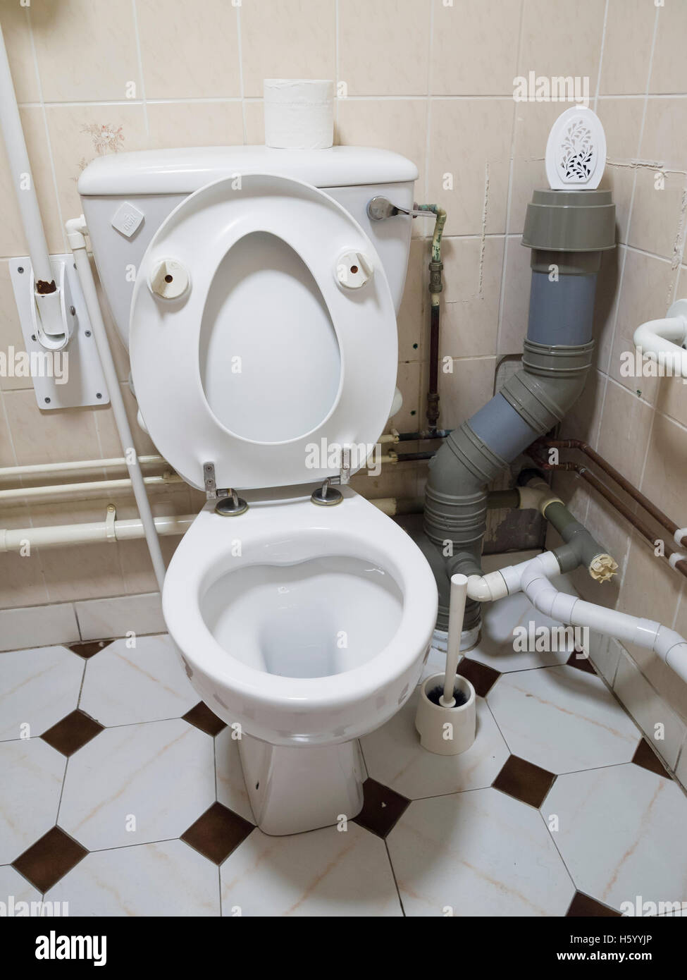 Toilet cistern hi-res stock photography and images - Alamy