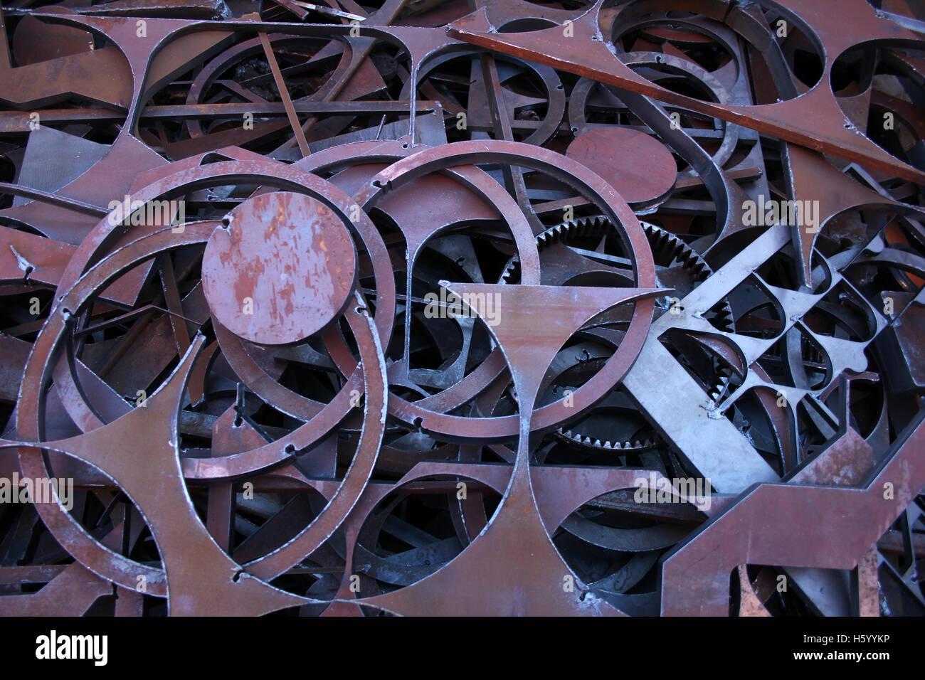 Curly pieces of metal hi-res stock photography and images - Alamy