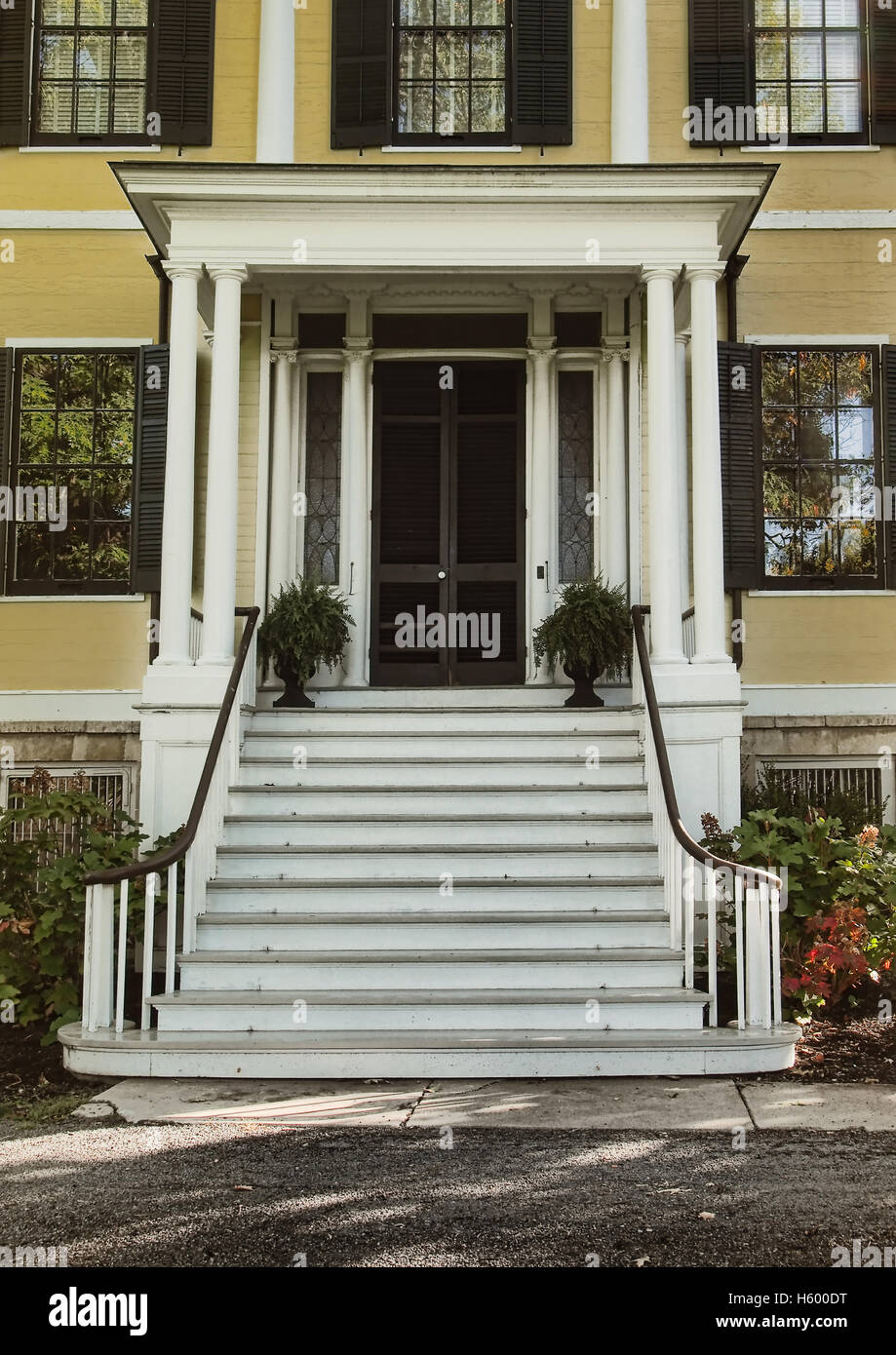 entrance to a colonial style home Stock Photo - Alamy