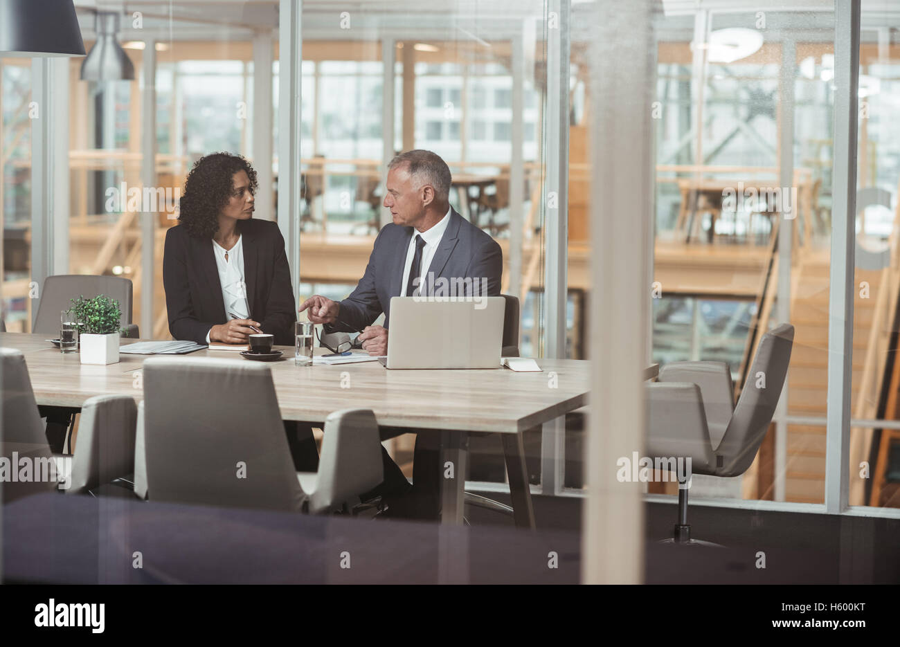 Men doing business hi-res stock photography and images - Alamy