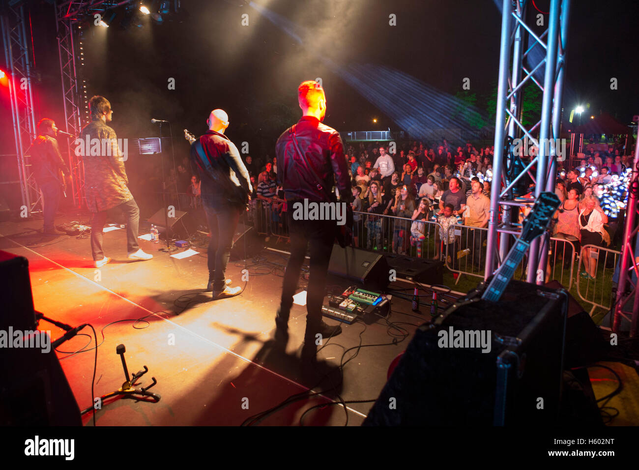 Oasis band concert hi-res stock photography and images - Alamy