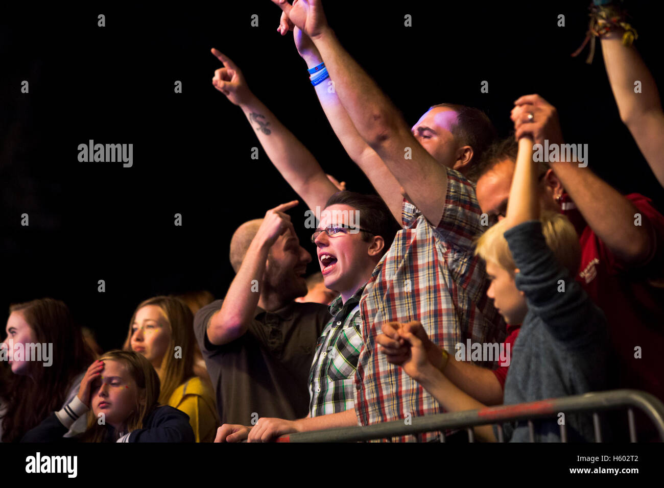 Oasis band concert hi-res stock photography and images - Alamy