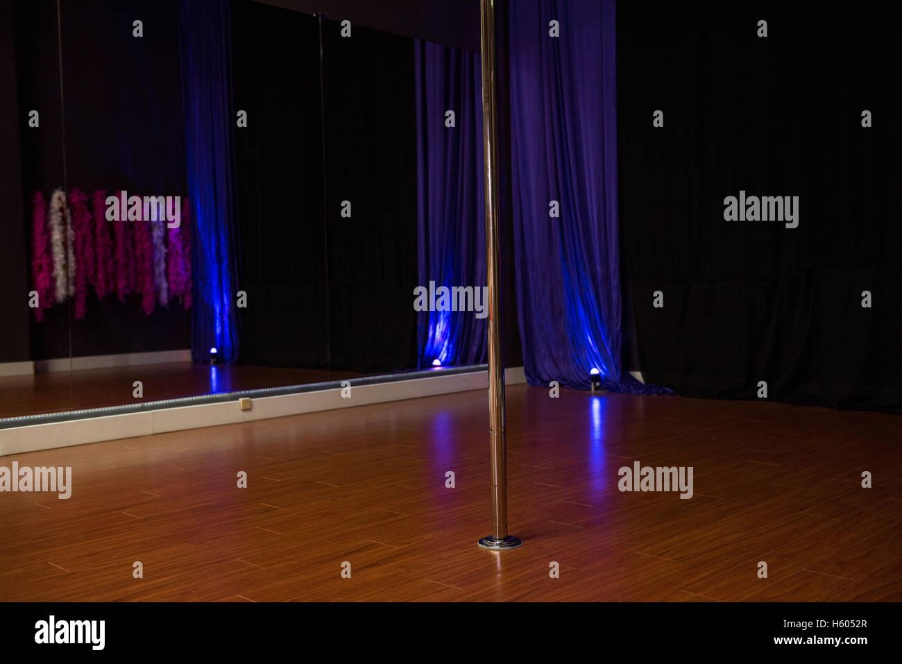 Interior of modern dancing studio Stock Photo - Alamy