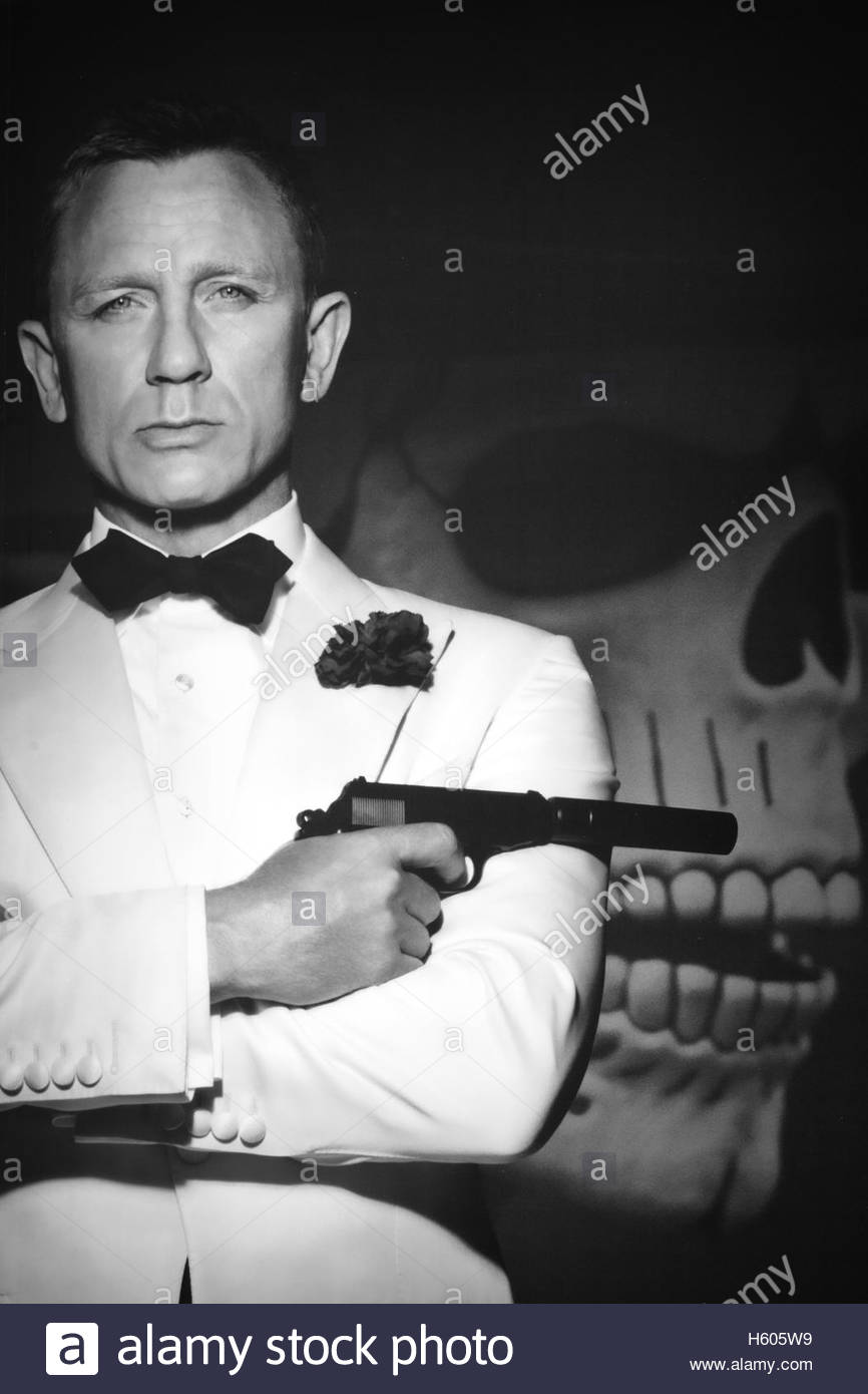 James Bond 007 Black and White Stock Photos & Images - Alamy