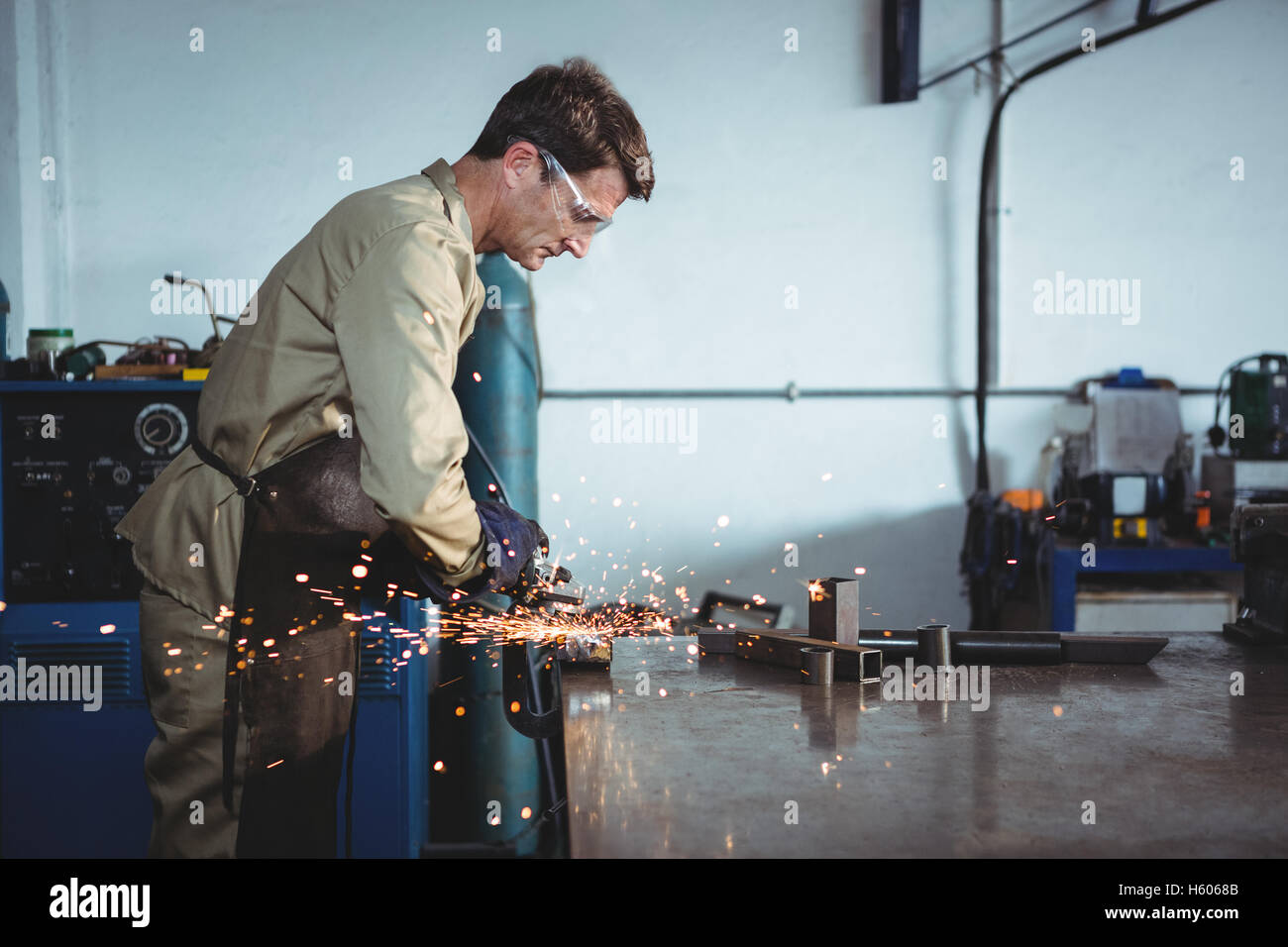 Welder working at work shop Stock Photo - Alamy