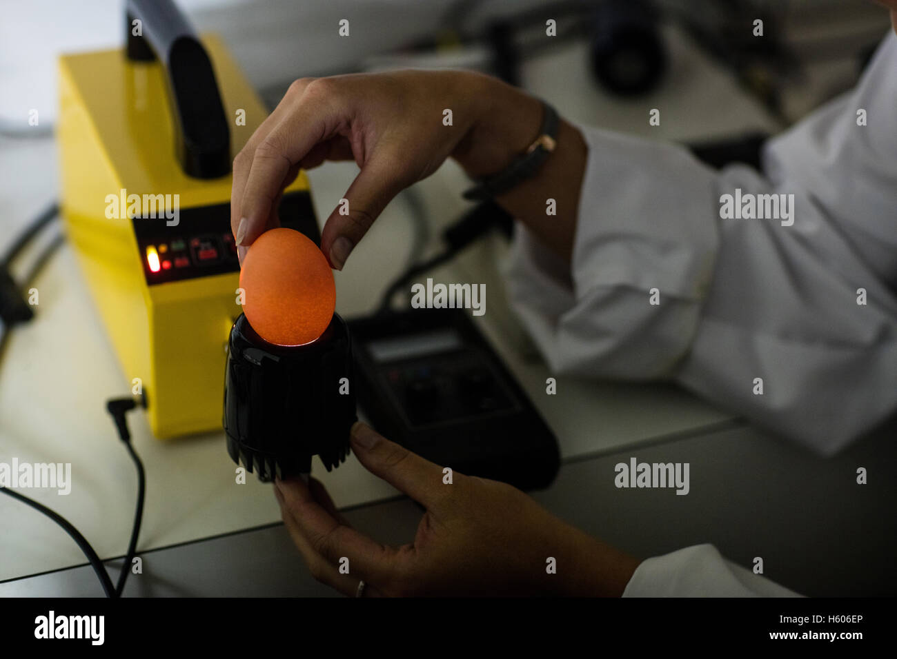 Process monitor hi-res stock photography and images - Alamy