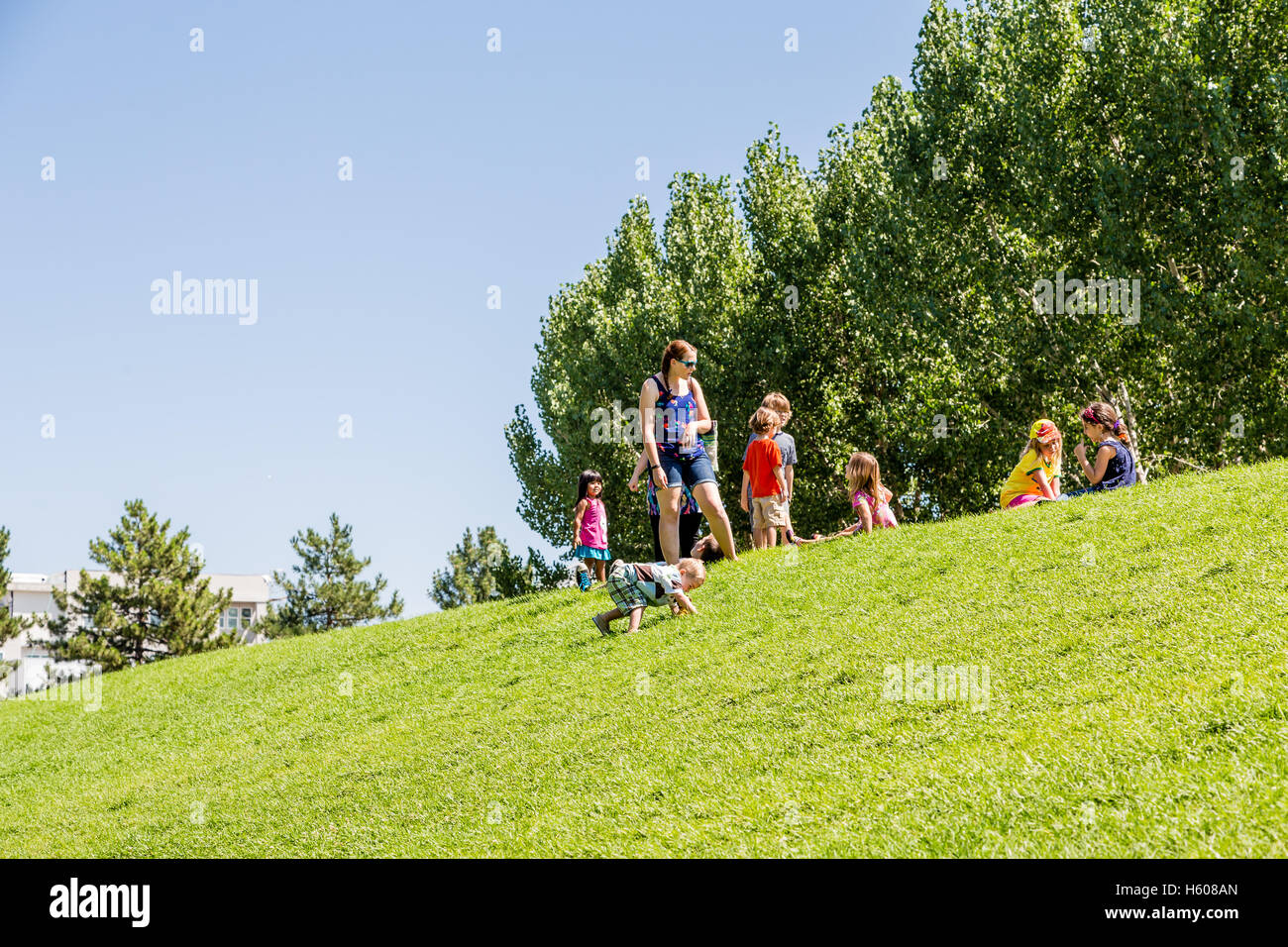 Children grass hi-res stock photography and images - Alamy