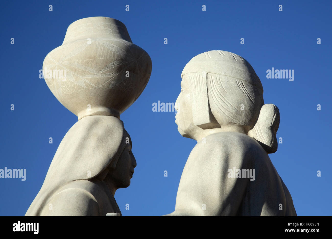 Mexico city statue indians hi-res stock photography and images - Alamy