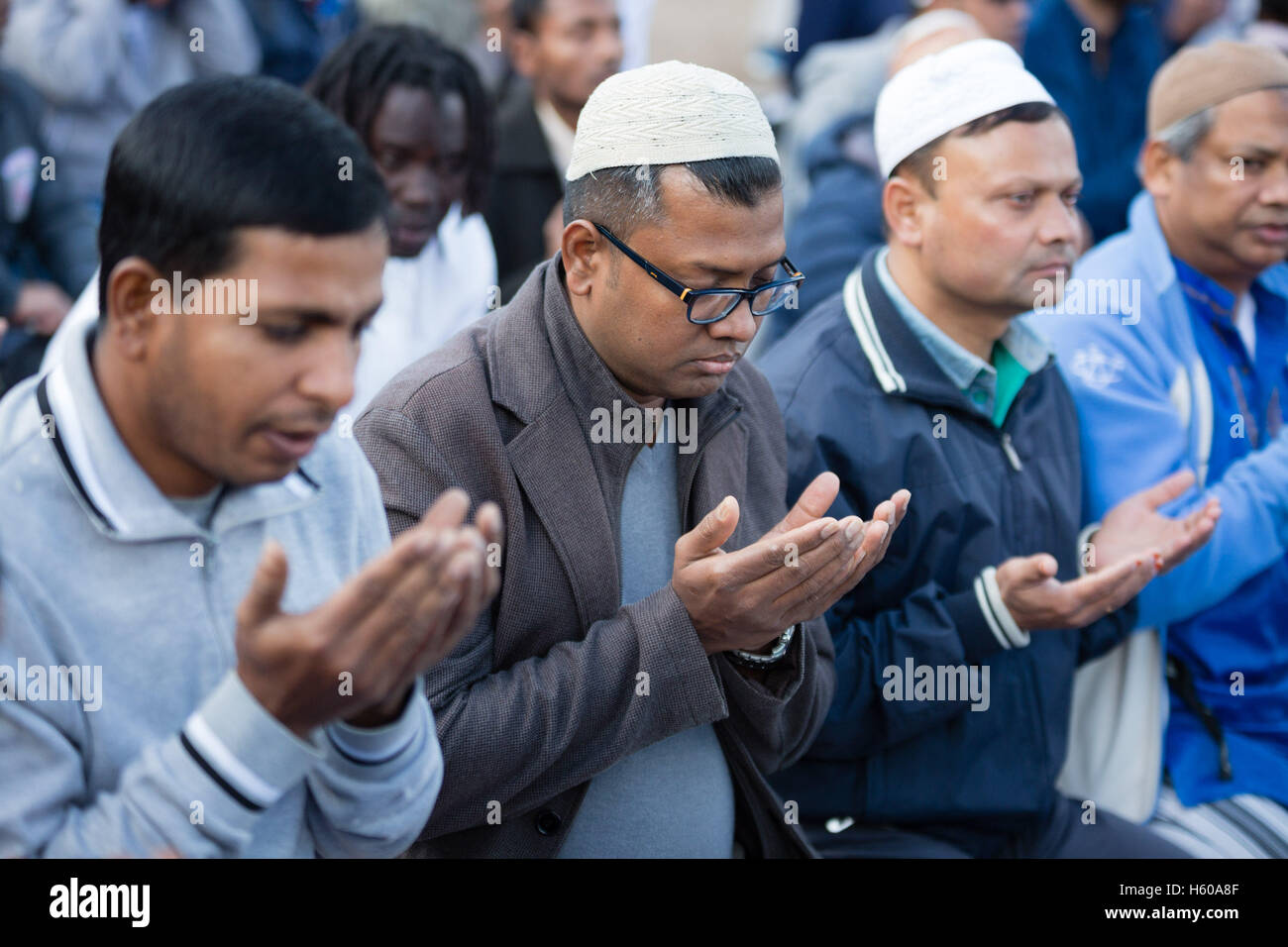 Rome, Italy. 21st Oct, 2016. Thousands of Muslims attend the protest in ...