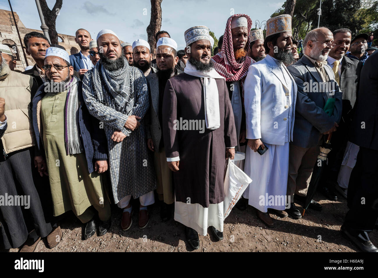 Rome, Italy. 21st Oct, 2016. Muslims attend Friday prayers during a ...