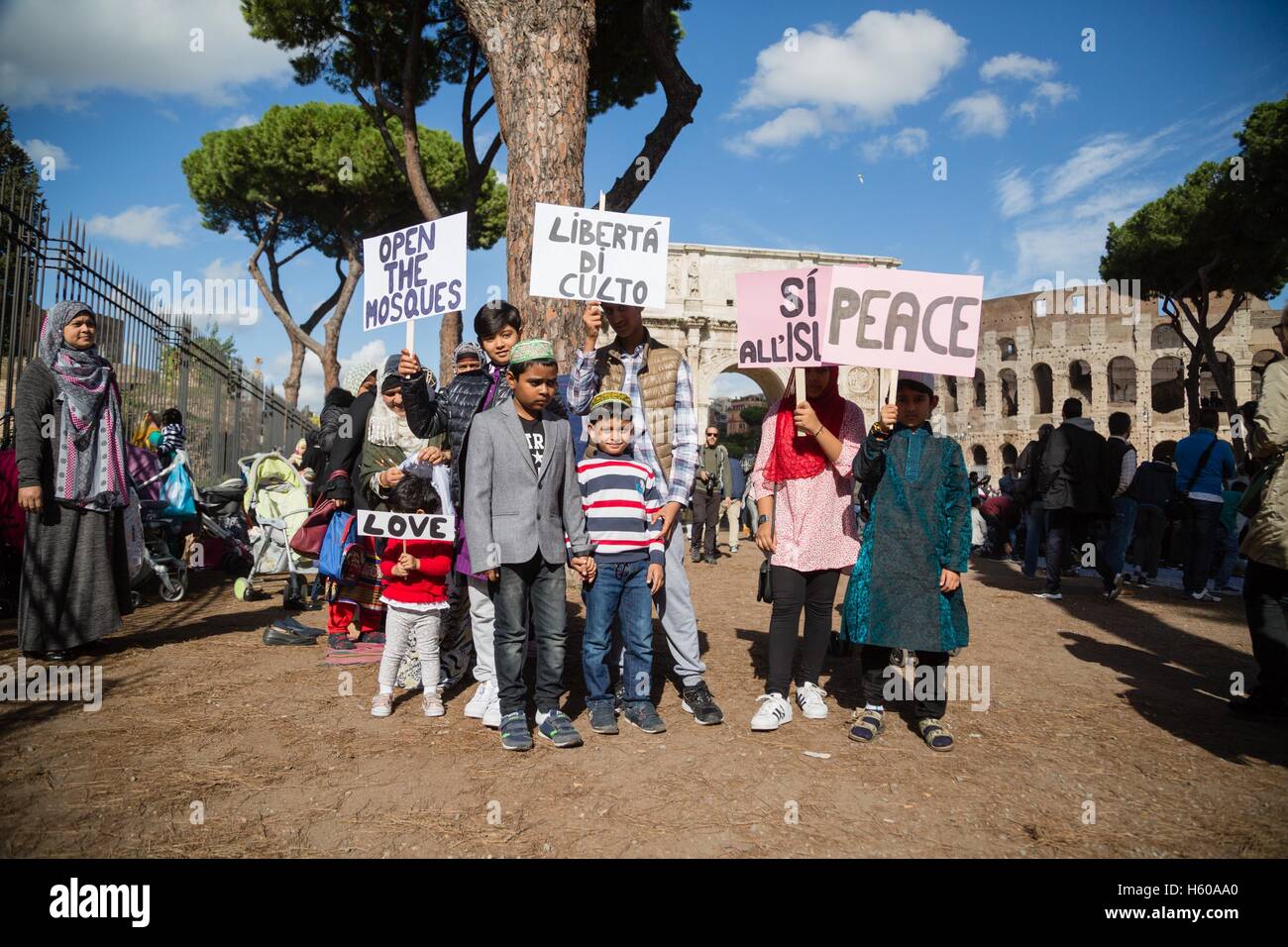 Rome, Italy. 21st Oct, 2016. Thousands of Muslims attend the protest in ...