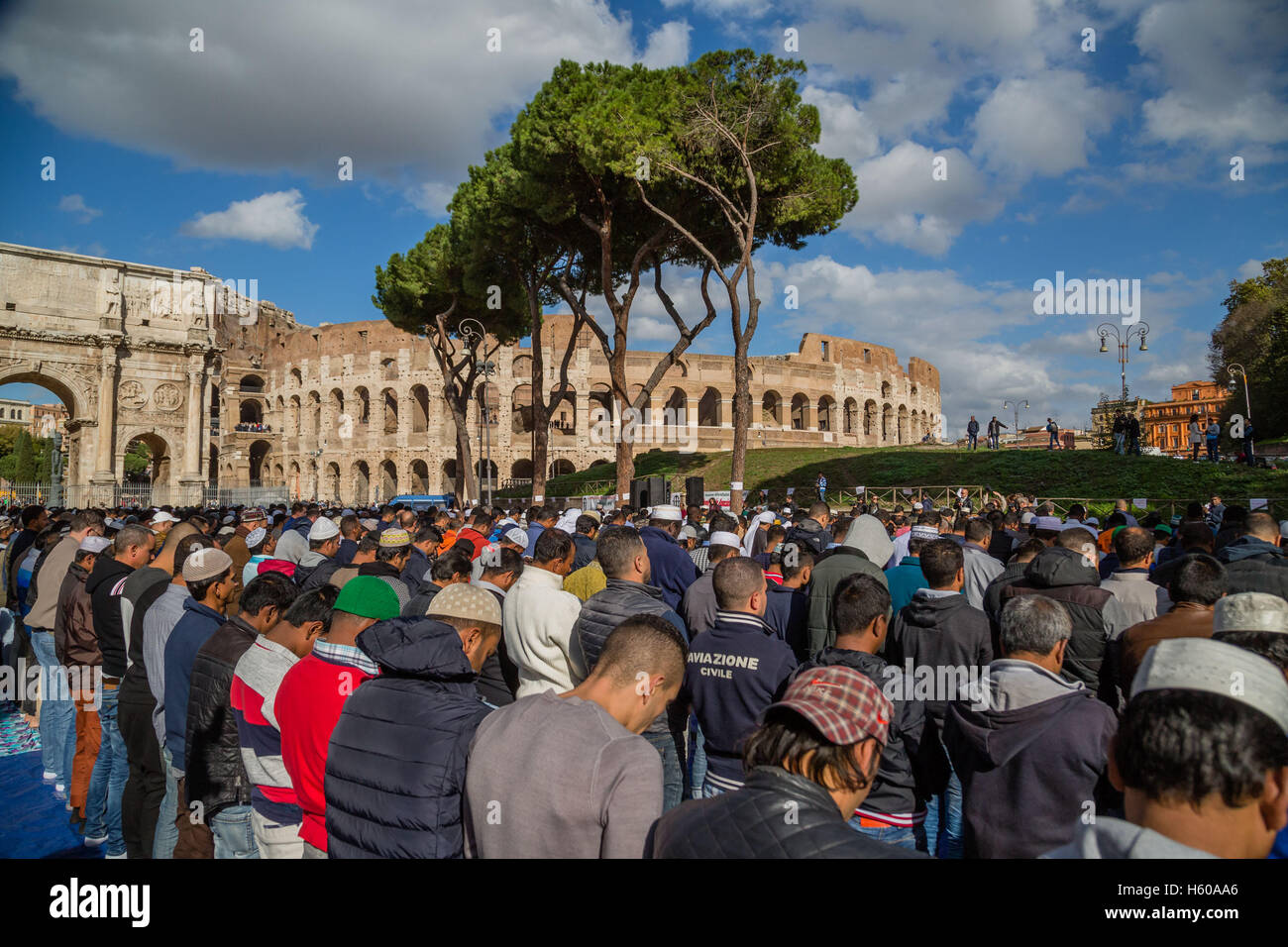 Rome, Italy. 21st Oct, 2016. Thousands of Muslims attend the protest in ...