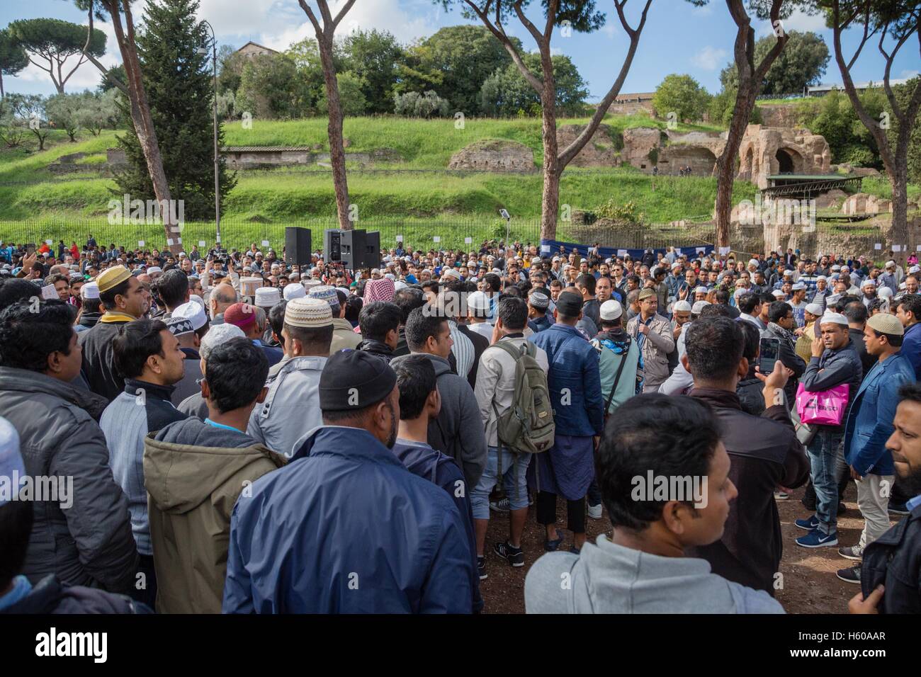 Rome, Italy. 21st Oct, 2016. Thousands of Muslims attend the protest in ...