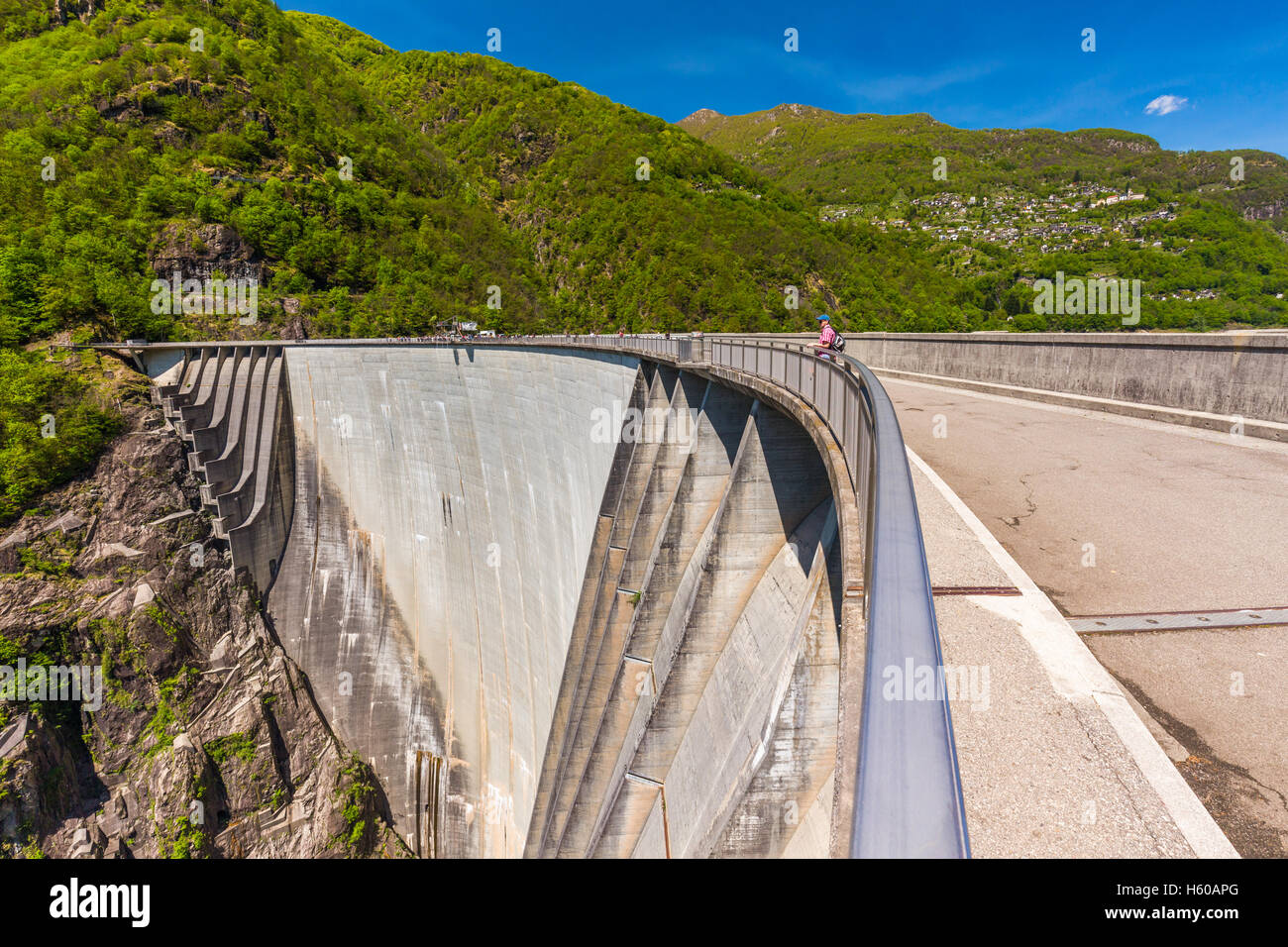 Verzasca dam switzerland hi-res stock photography and images - Alamy