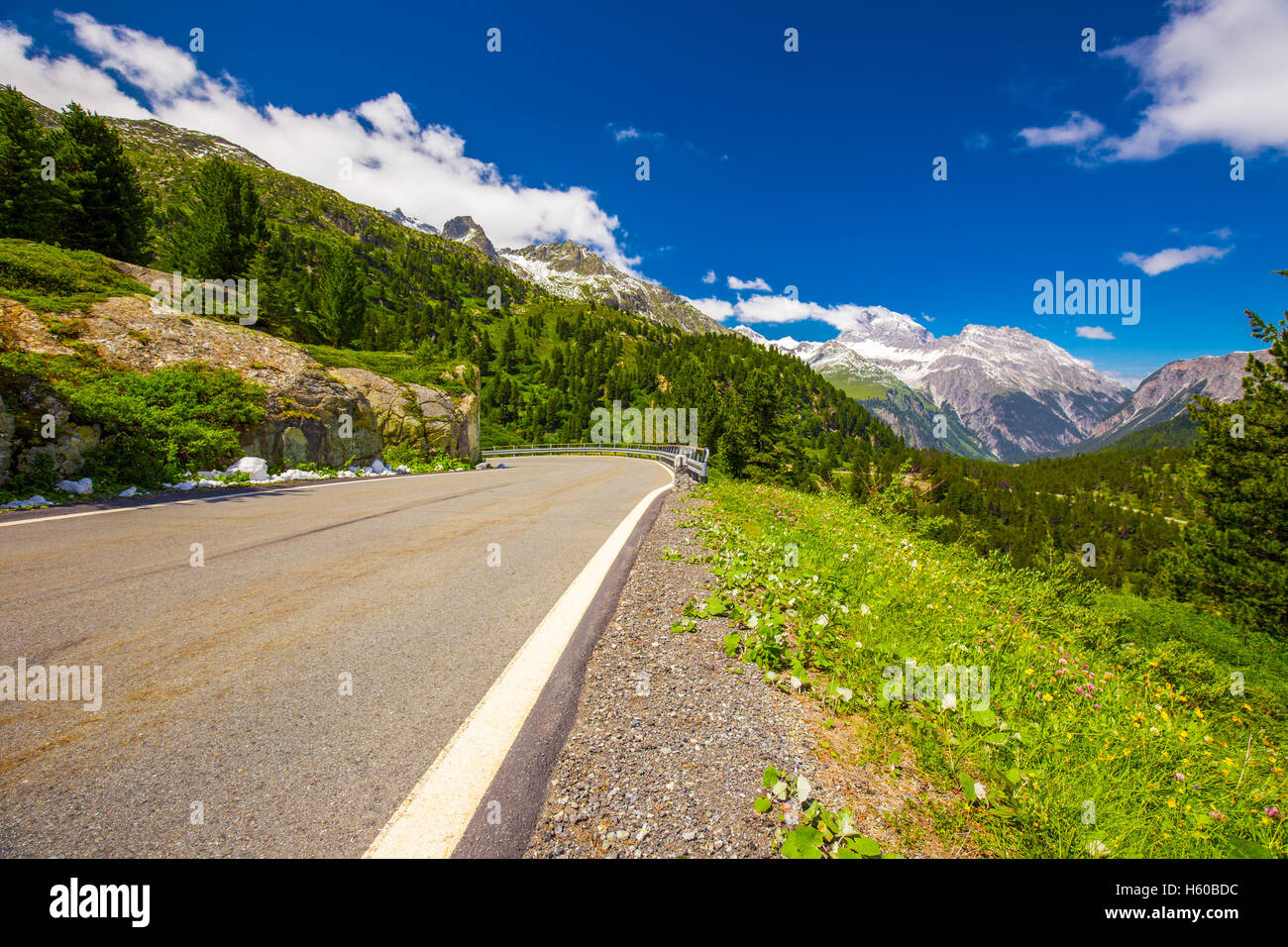 Pass road not winding hi-res stock photography and images - Alamy