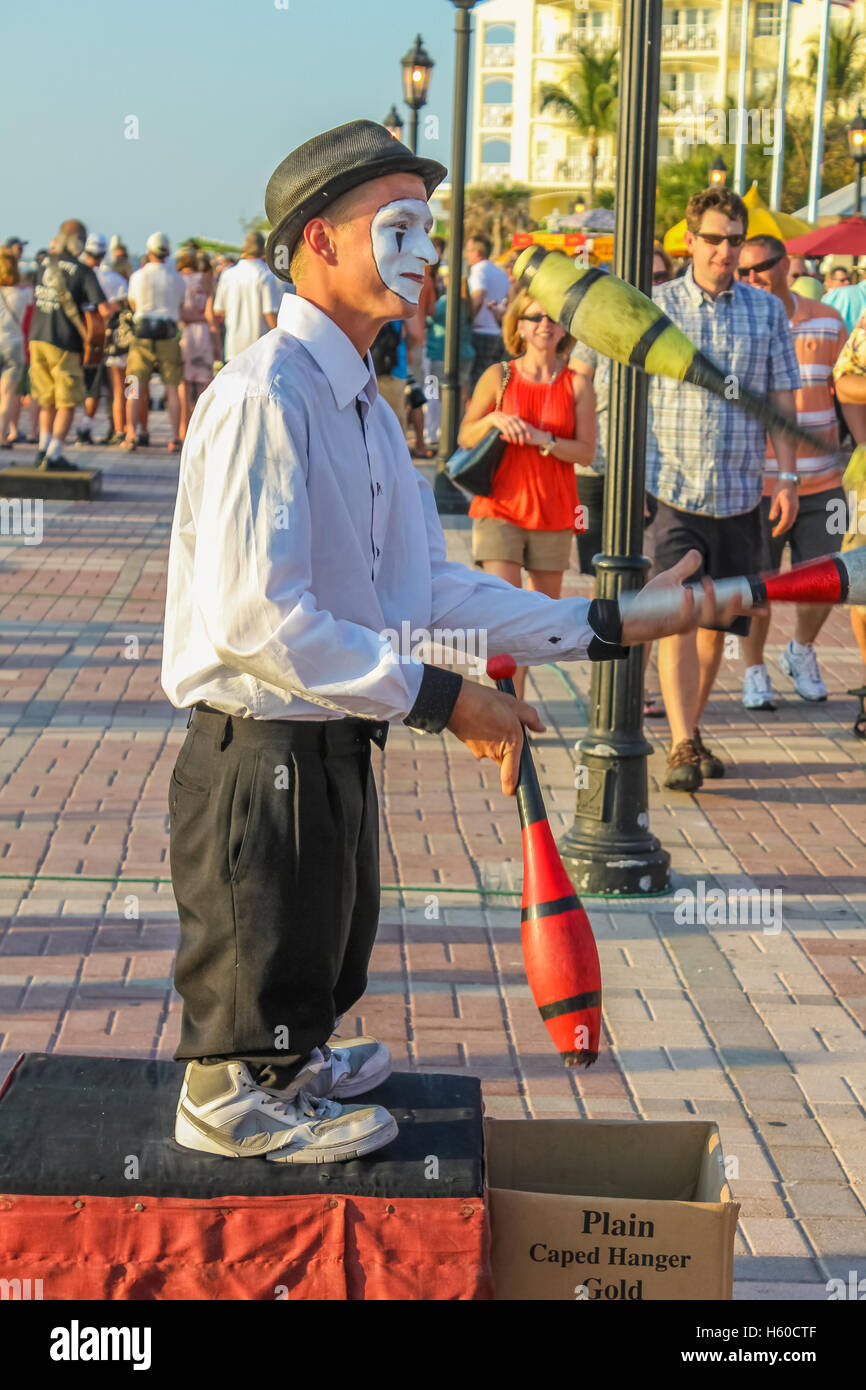 Sunset celebration mallory square key hi-res stock photography and ...
