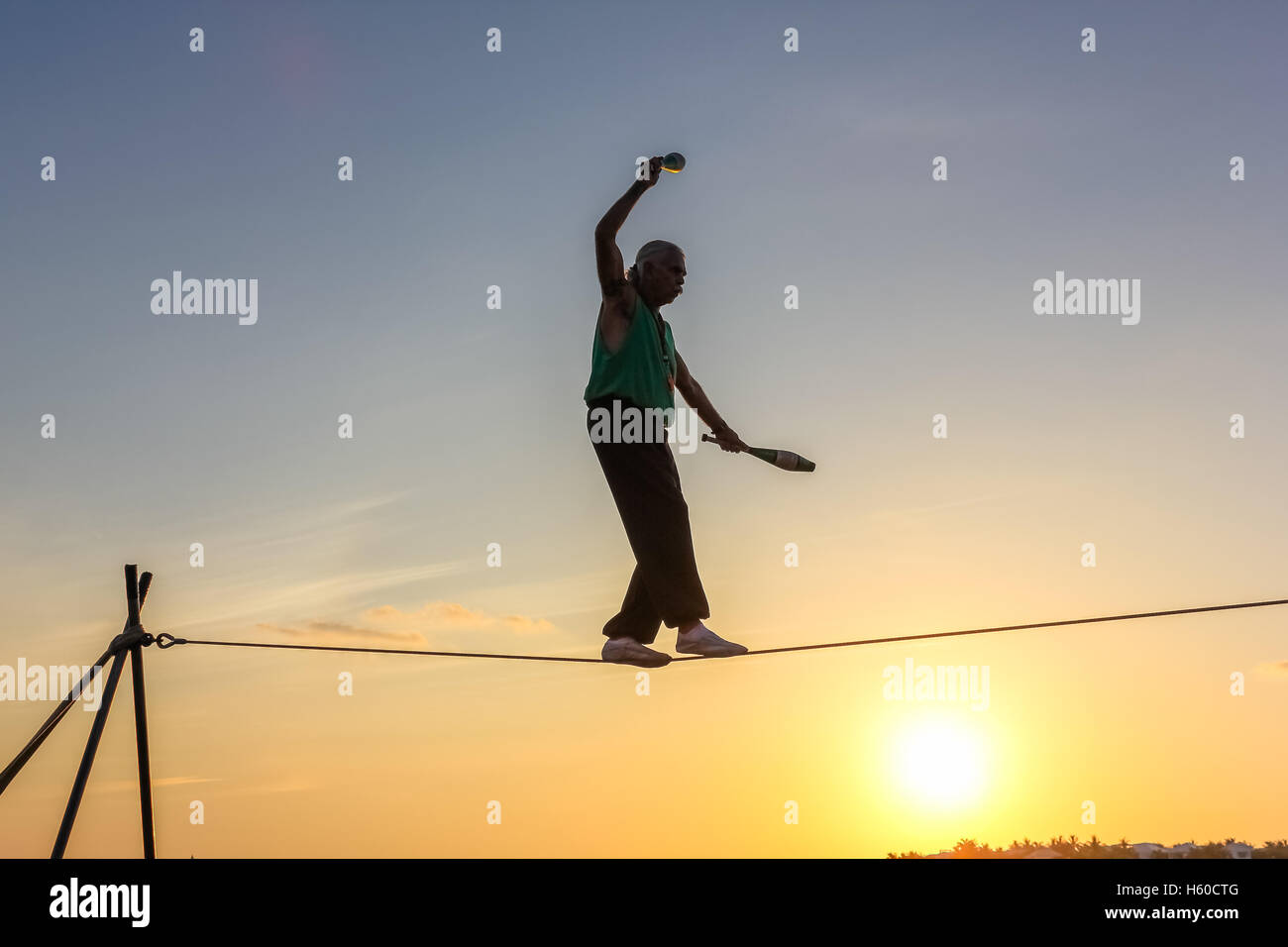 Tightrope artists hi-res stock photography and images - Alamy