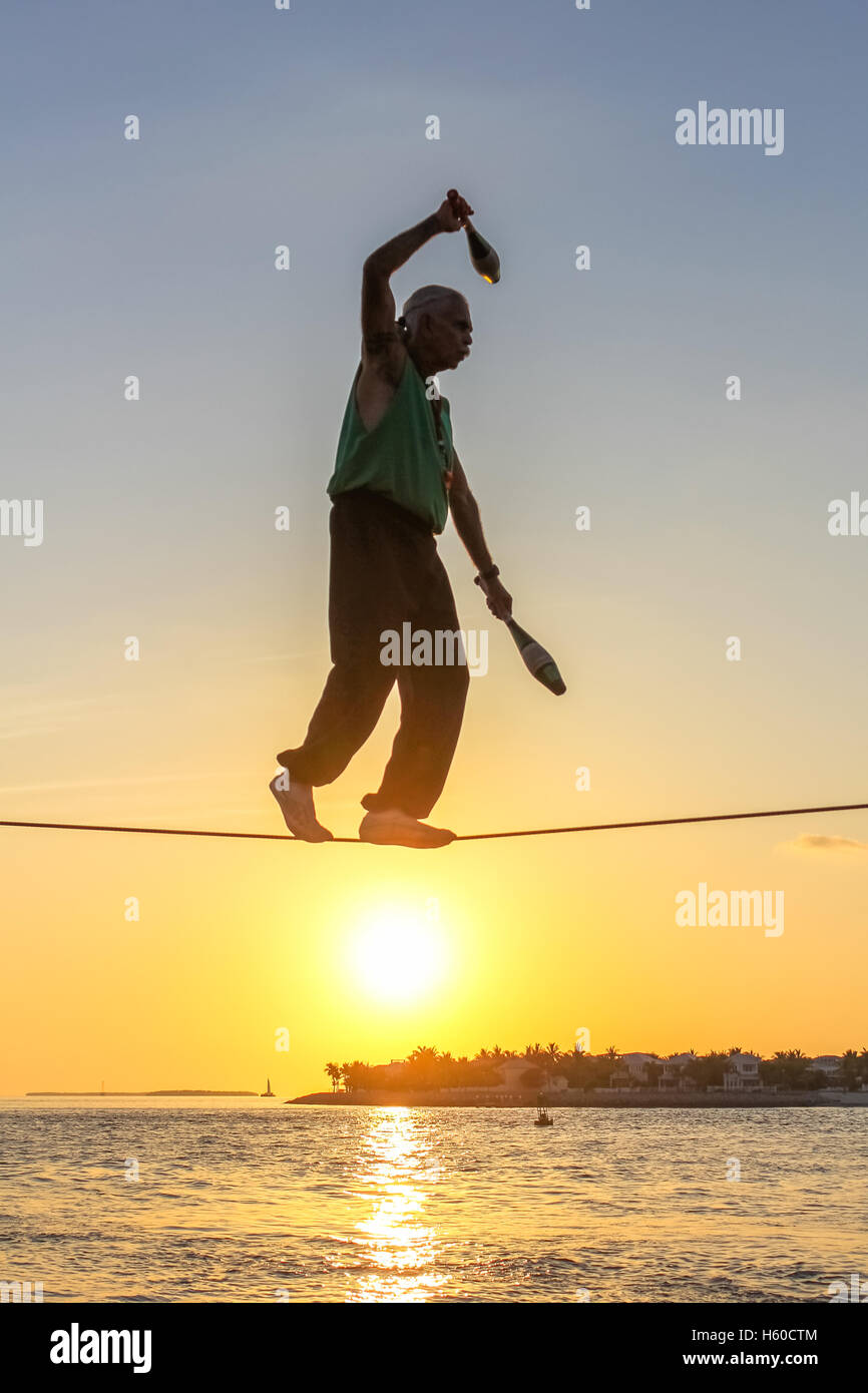 Tightrope artists hi-res stock photography and images - Alamy