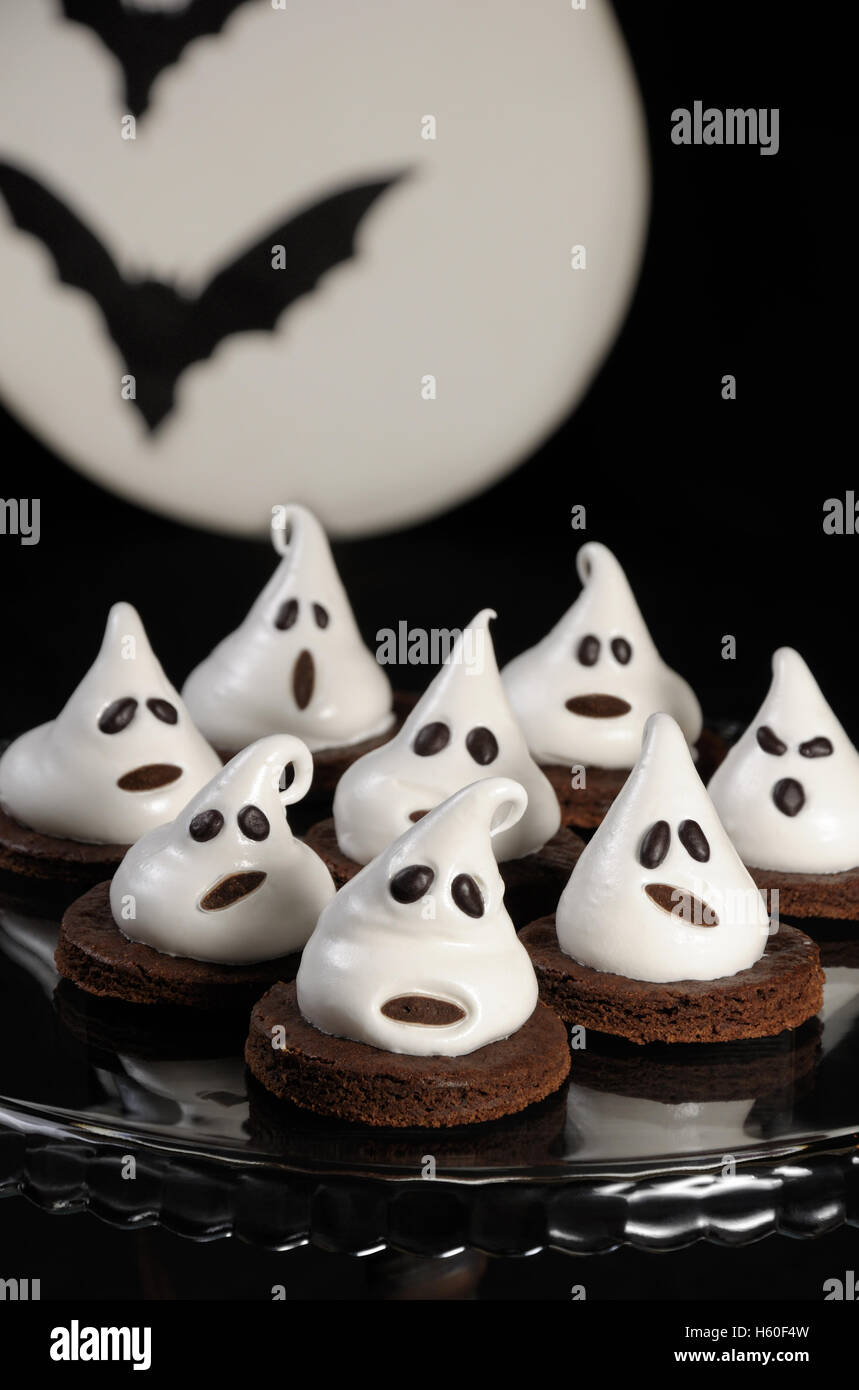 Marshmallow ghost hi-res stock photography and images - Alamy