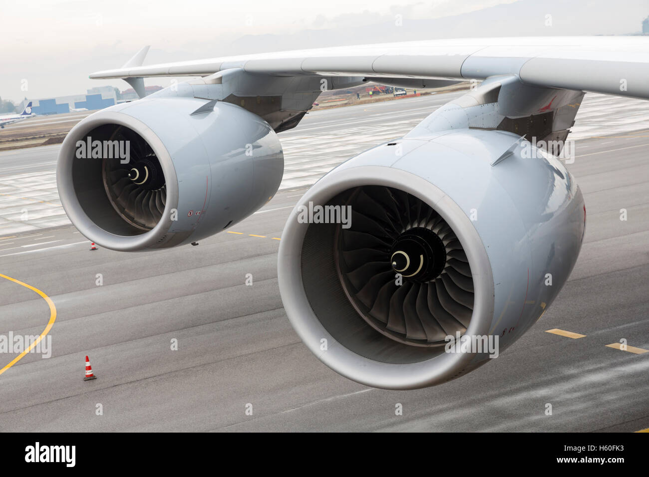 Airbus a380 wing hi-res stock photography and images - Alamy