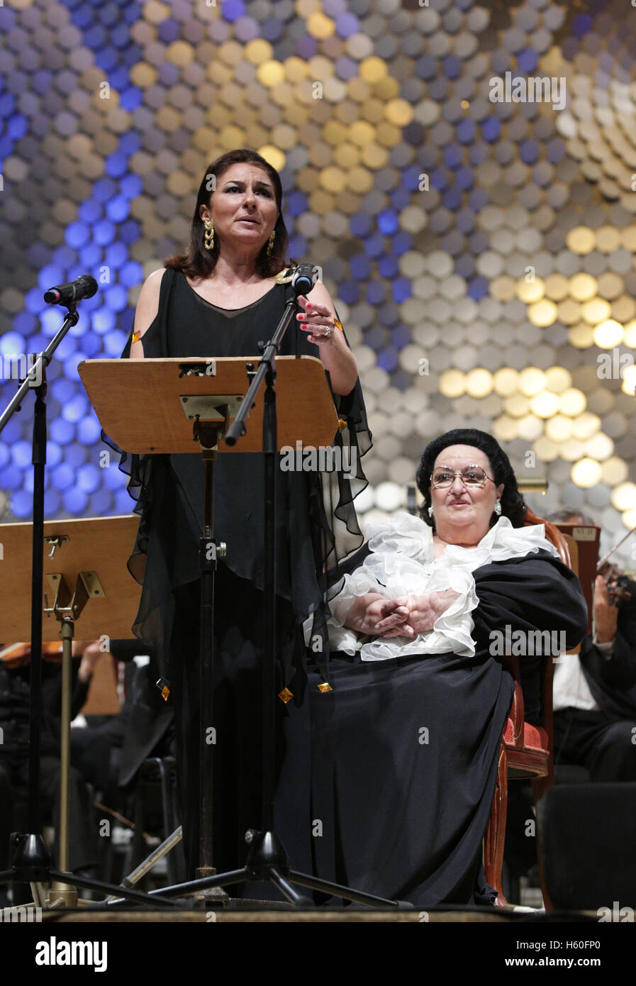 Montserrat caballé singing hi-res stock photography and images - Alamy