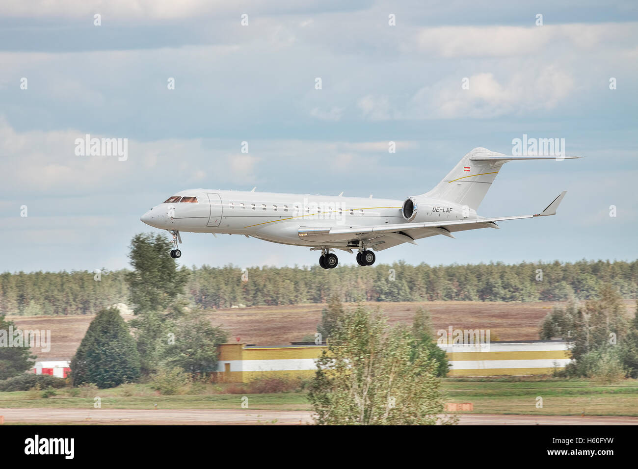 Bombardier bd 700 global express hi-res stock photography and images ...