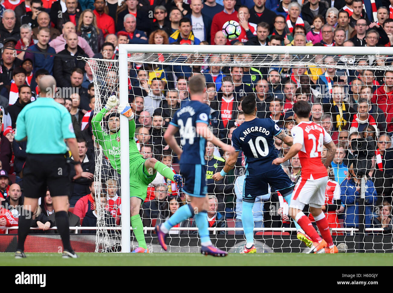 Petr cech save hi-res stock photography and images - Alamy