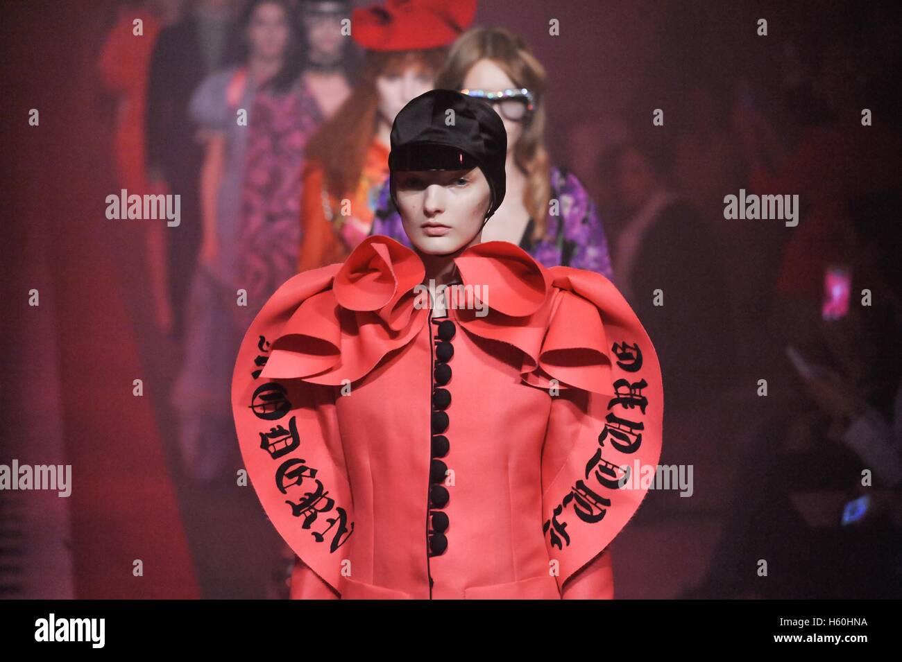 Milan Fashion Week Spring/Summer 2017 - Gucci - Catwalk Featuring ...