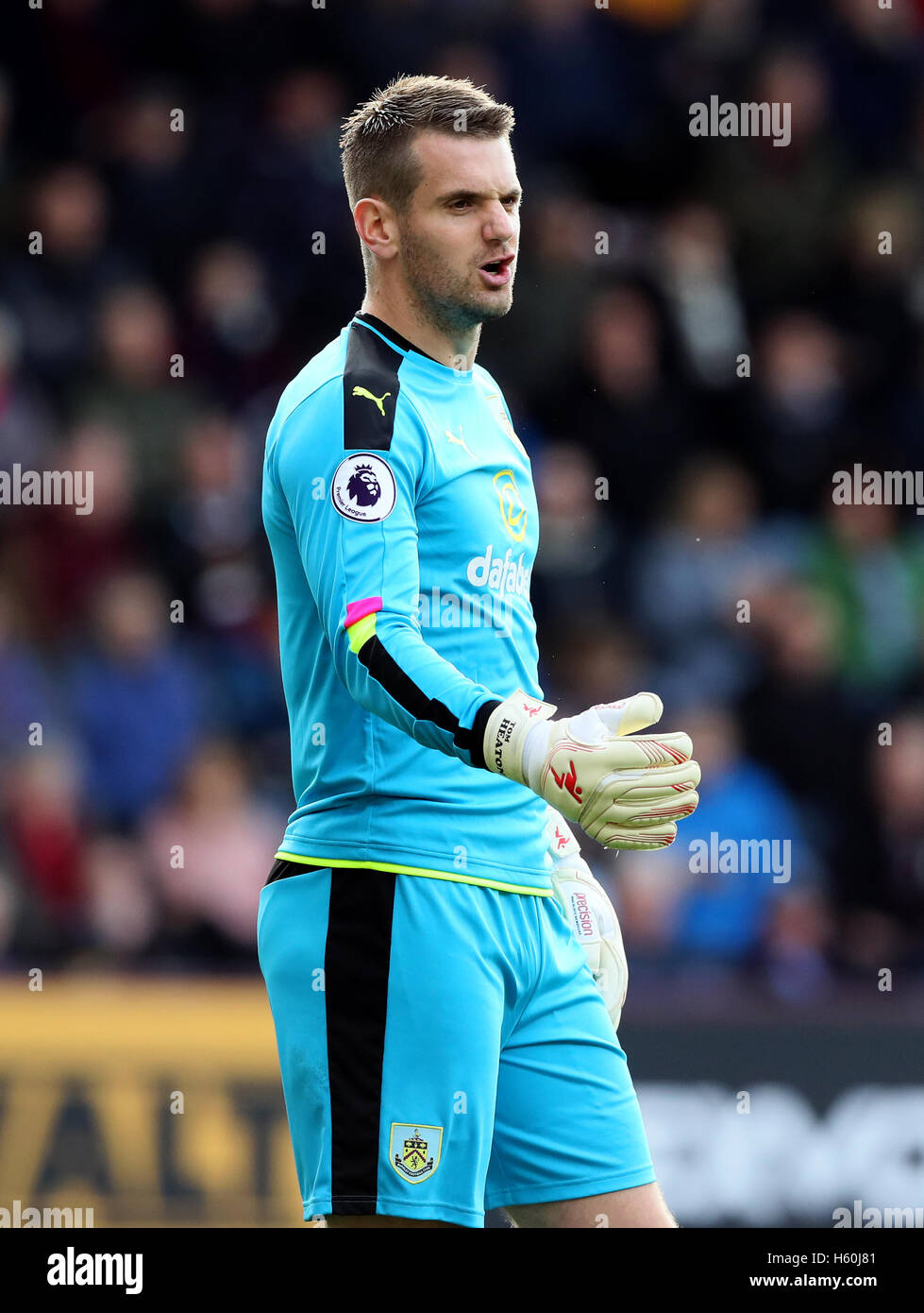 Burnley goalkeeper Tom Heaton Stock Photo - Alamy