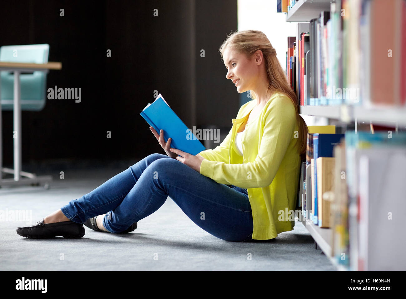high school student girl reading book at library Stock Photo - Alamy