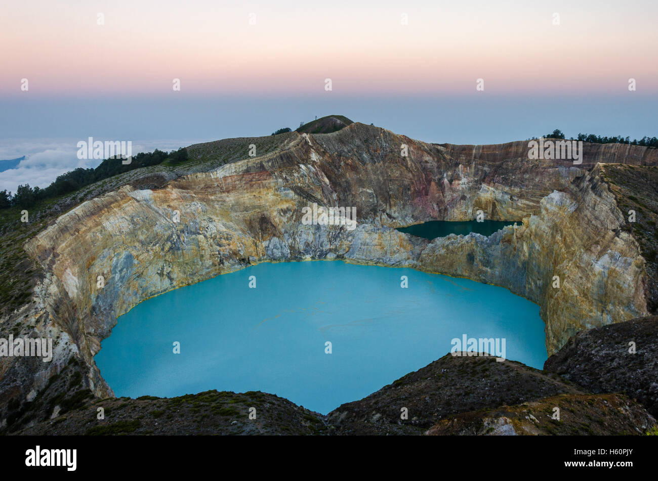 Crater lakes hi-res stock photography and images - Alamy