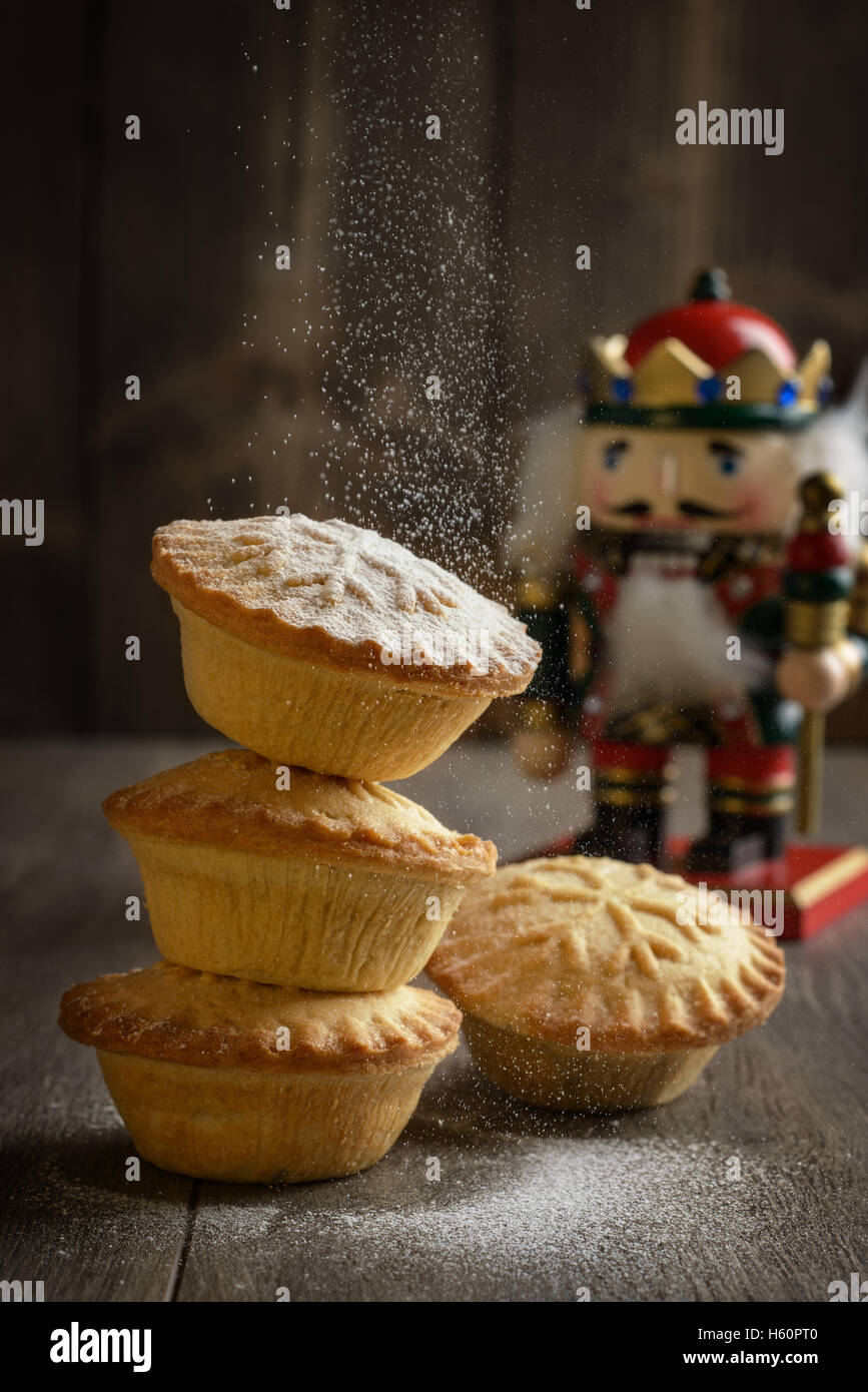 Dusting mince pies with icing sugar for Christmas Stock Photo - Alamy