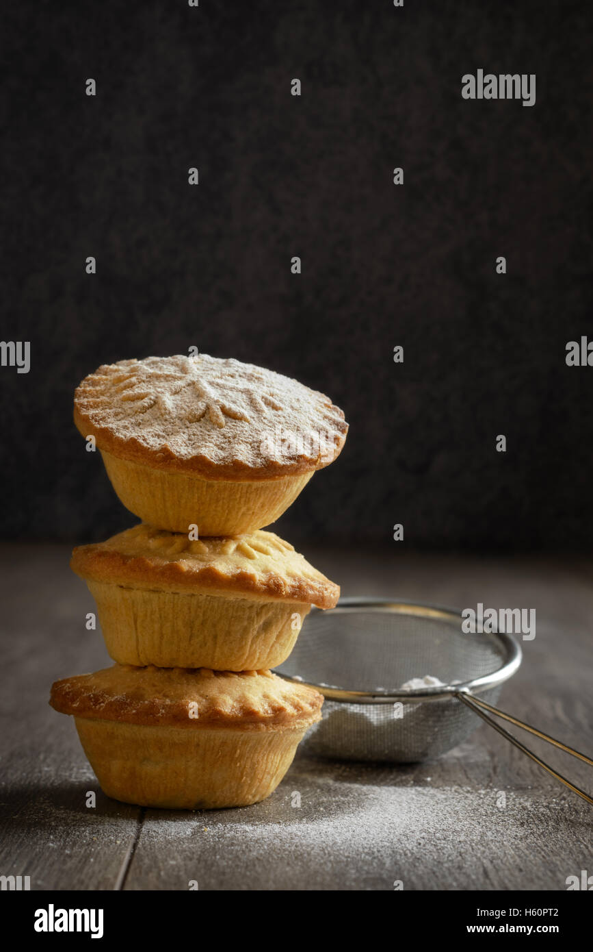 Stack of mince pies for Christmas Stock Photo - Alamy