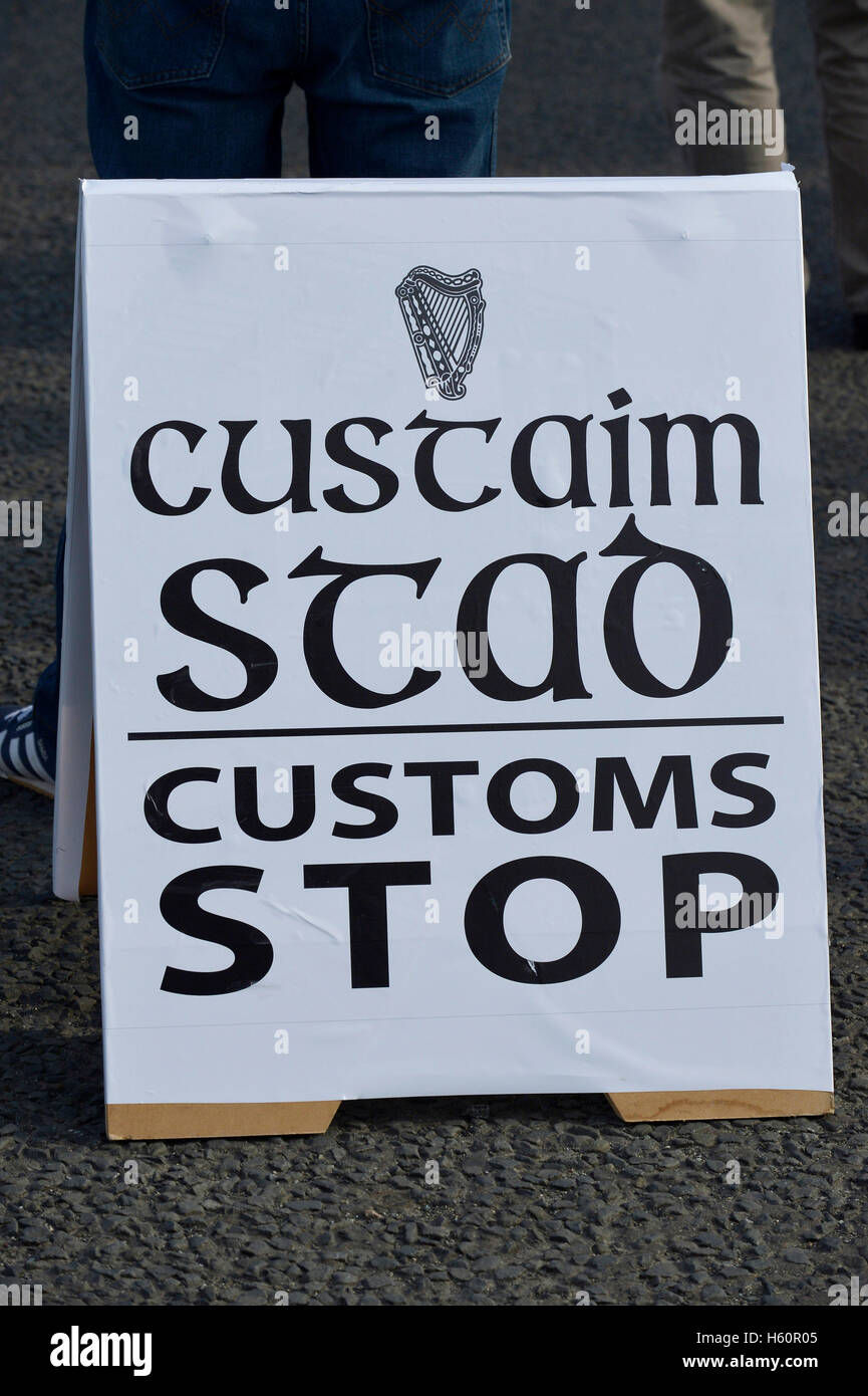 Irish customs checkpoint sign at an anti-Brexit demonstration on the ...