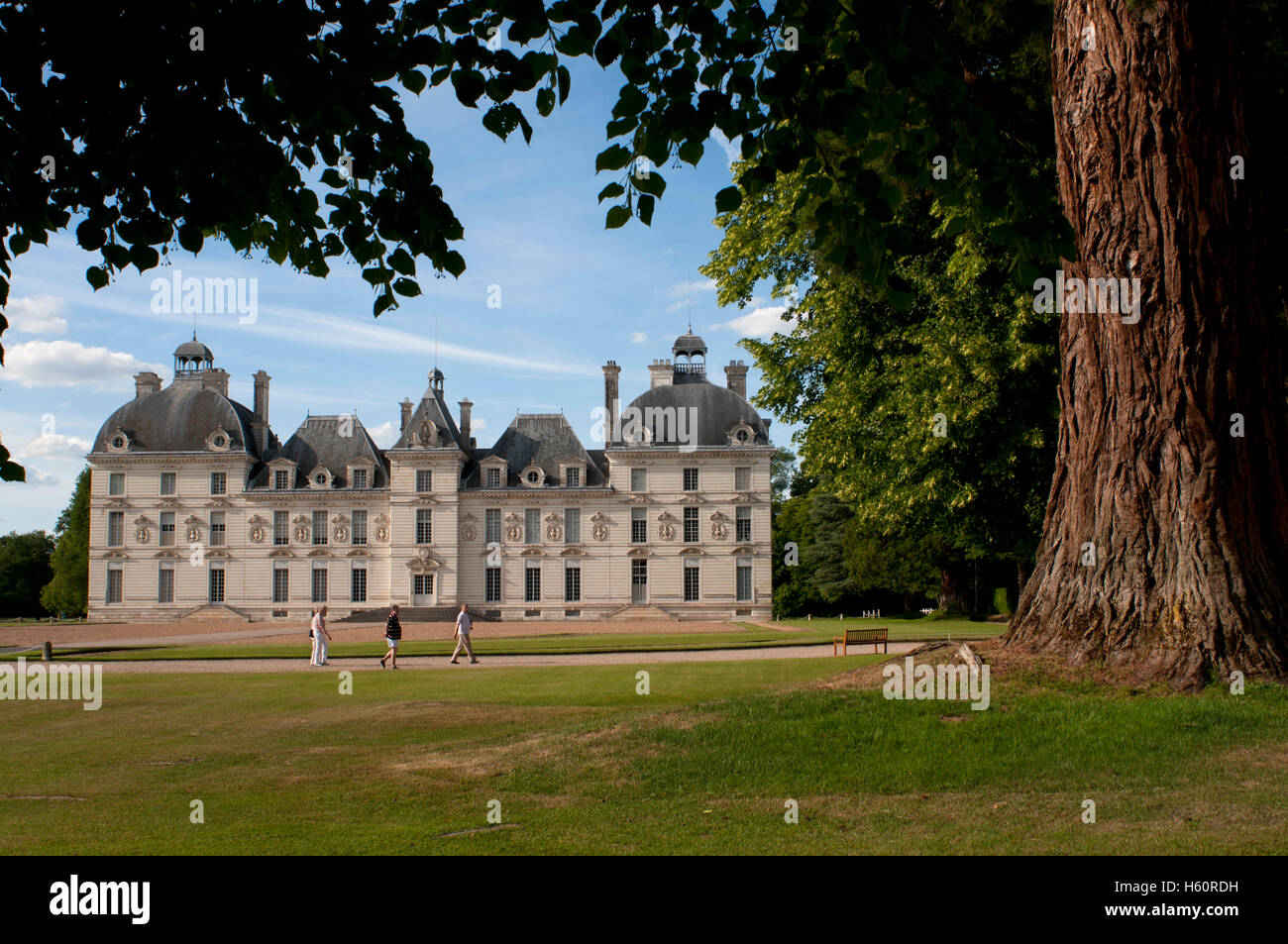 Cheverny Castle. Built between 1624 and 1630 by the sculptor-architect ...