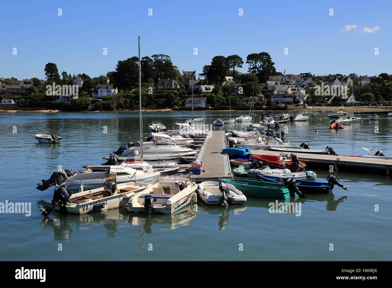Boats moored in Marina, Rue Benoni Praud, Ile Aux Moines, Morbihan ...