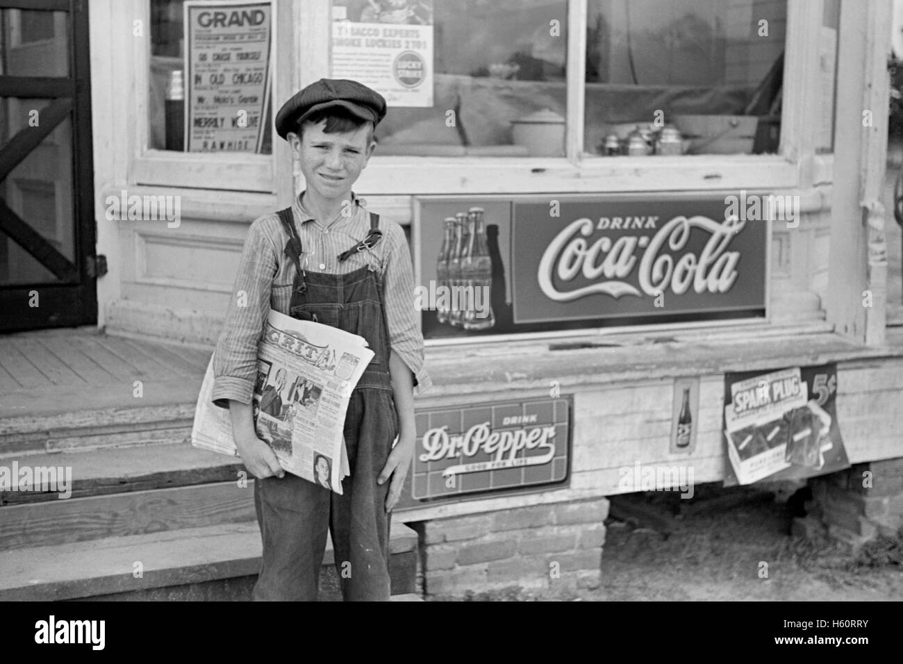 Paperboy and newspapers hi-res stock photography and images - Alamy