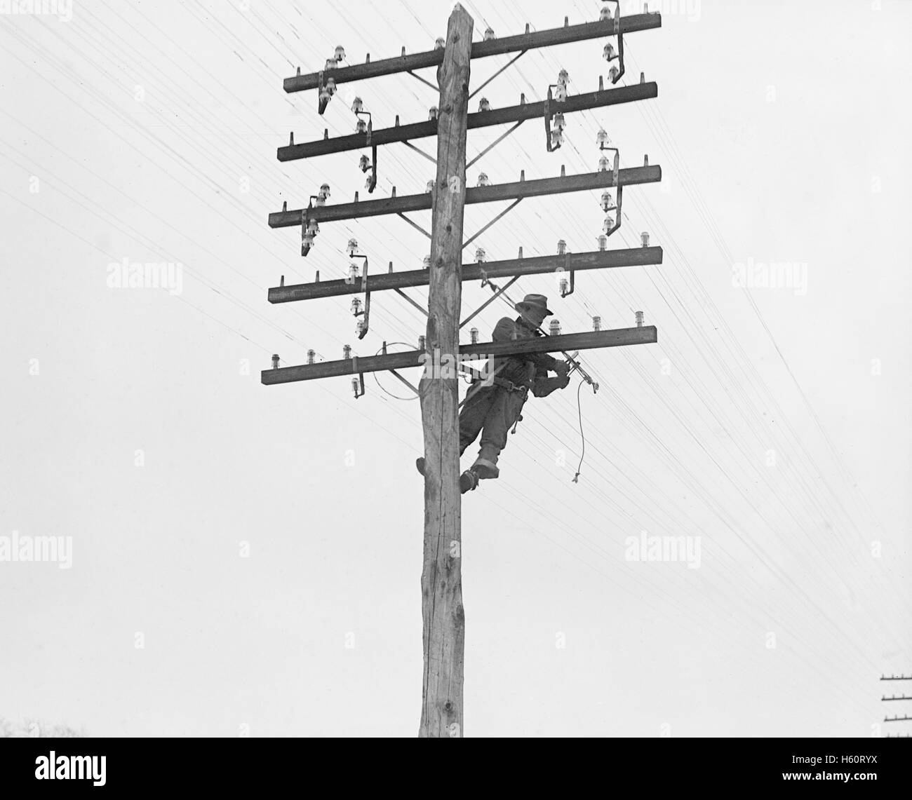 Lineman silhouette hi-res stock photography and images - Alamy