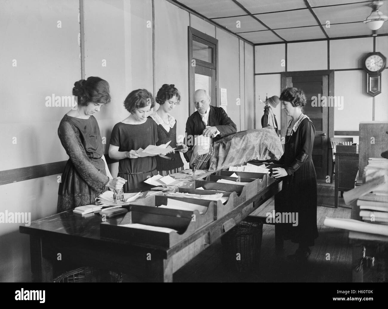 Inside office usa Black and White Stock Photos & Images - Alamy