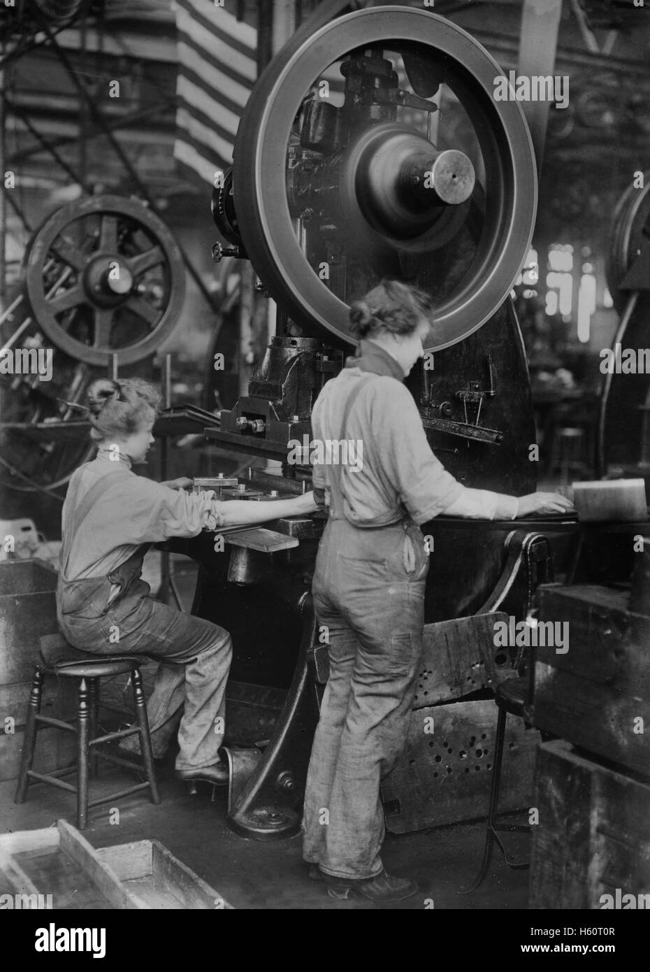 World war i women factory usa hi-res stock photography and images - Alamy