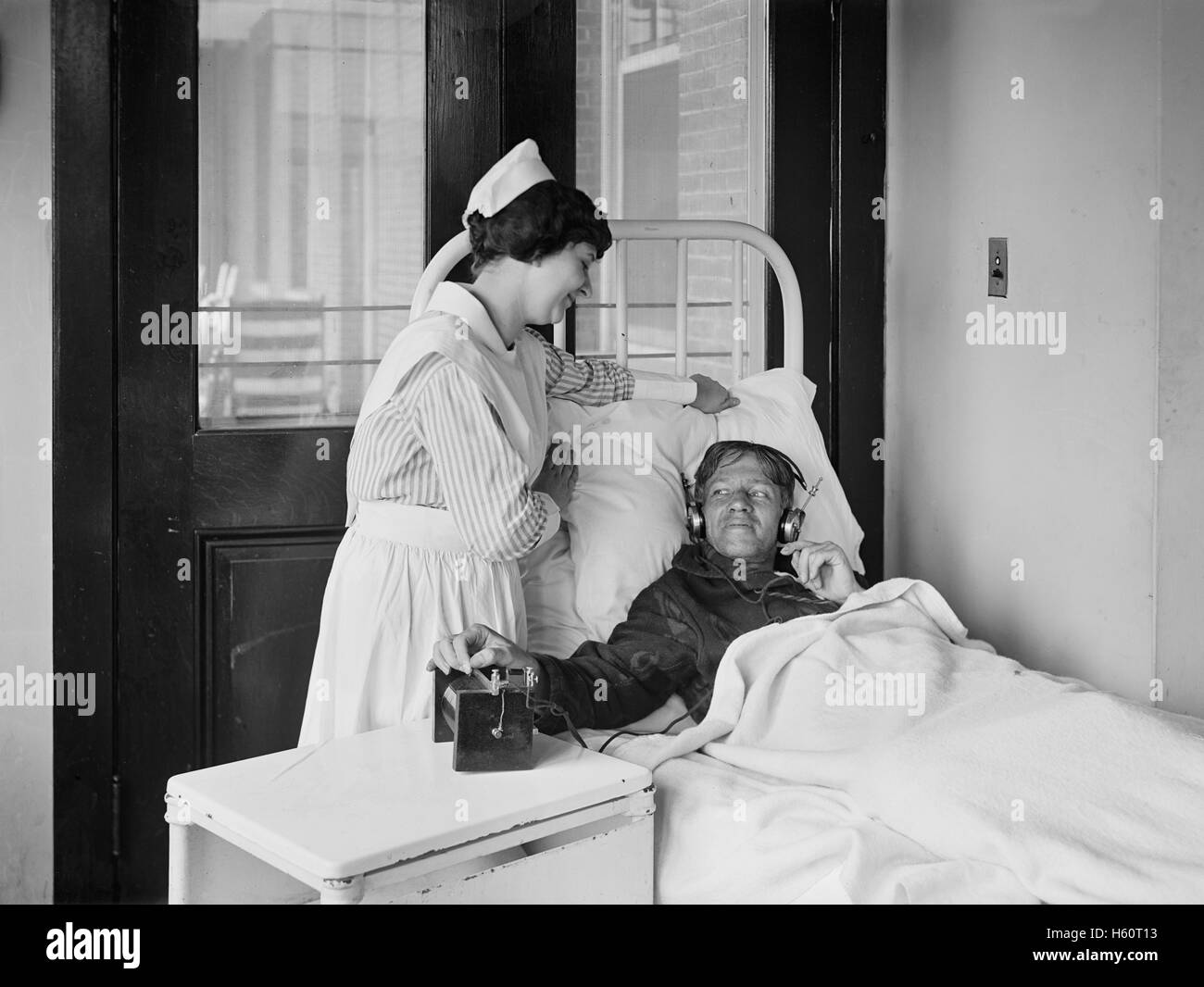 Woman listening radio 1920s hi-res stock photography and images - Alamy