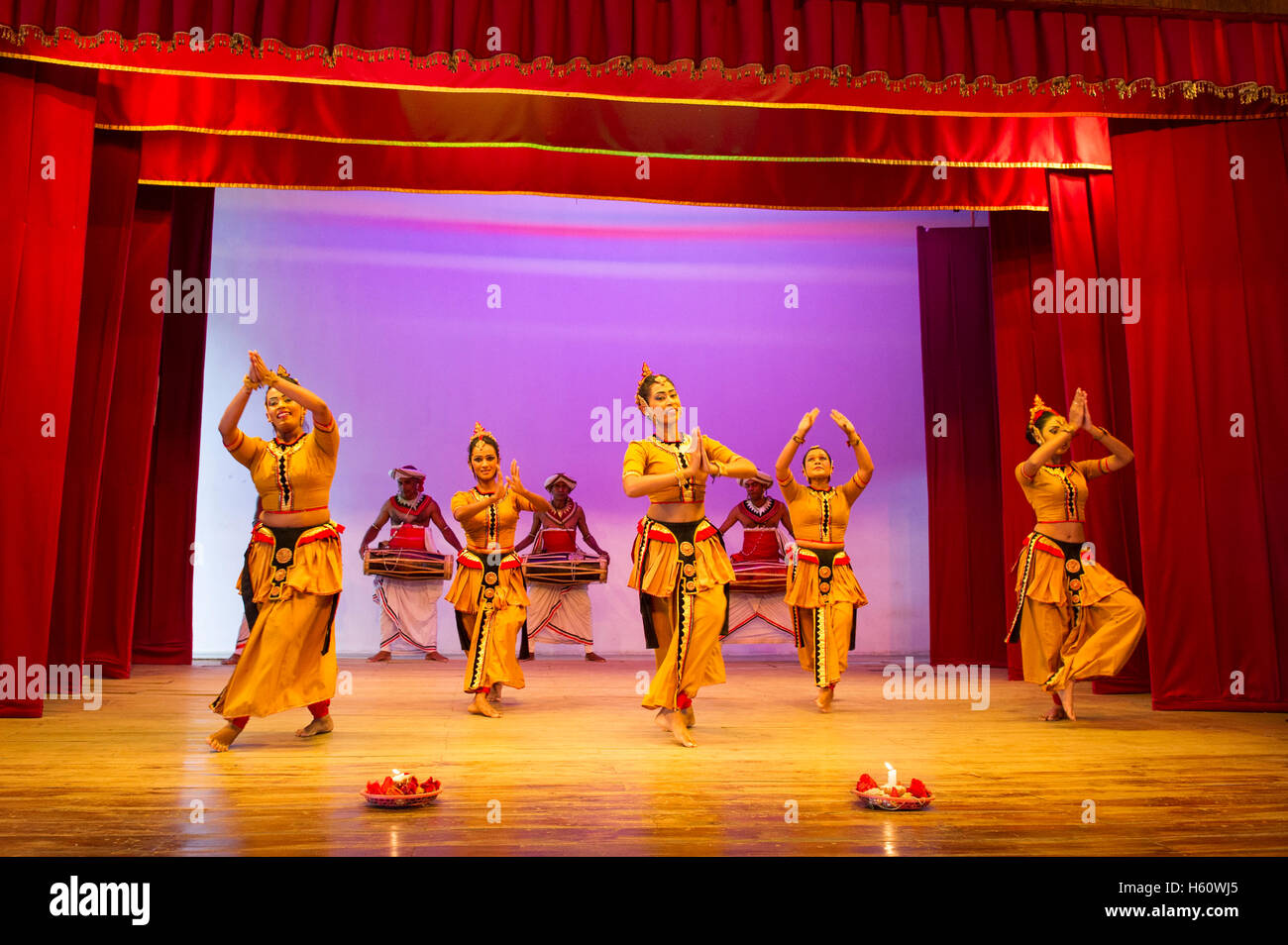 Sri lanka dance hi-res stock photography and images - Alamy