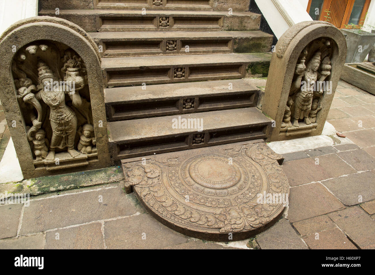 Guardstones and moonstone, Temple of the tooth, Kandy Stock Photo - Alamy